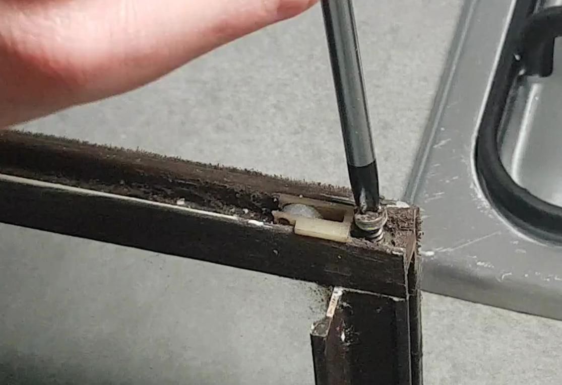 Fixing Sliding Aluminium Windows : 5 Steps (with Pictures) - Instructables