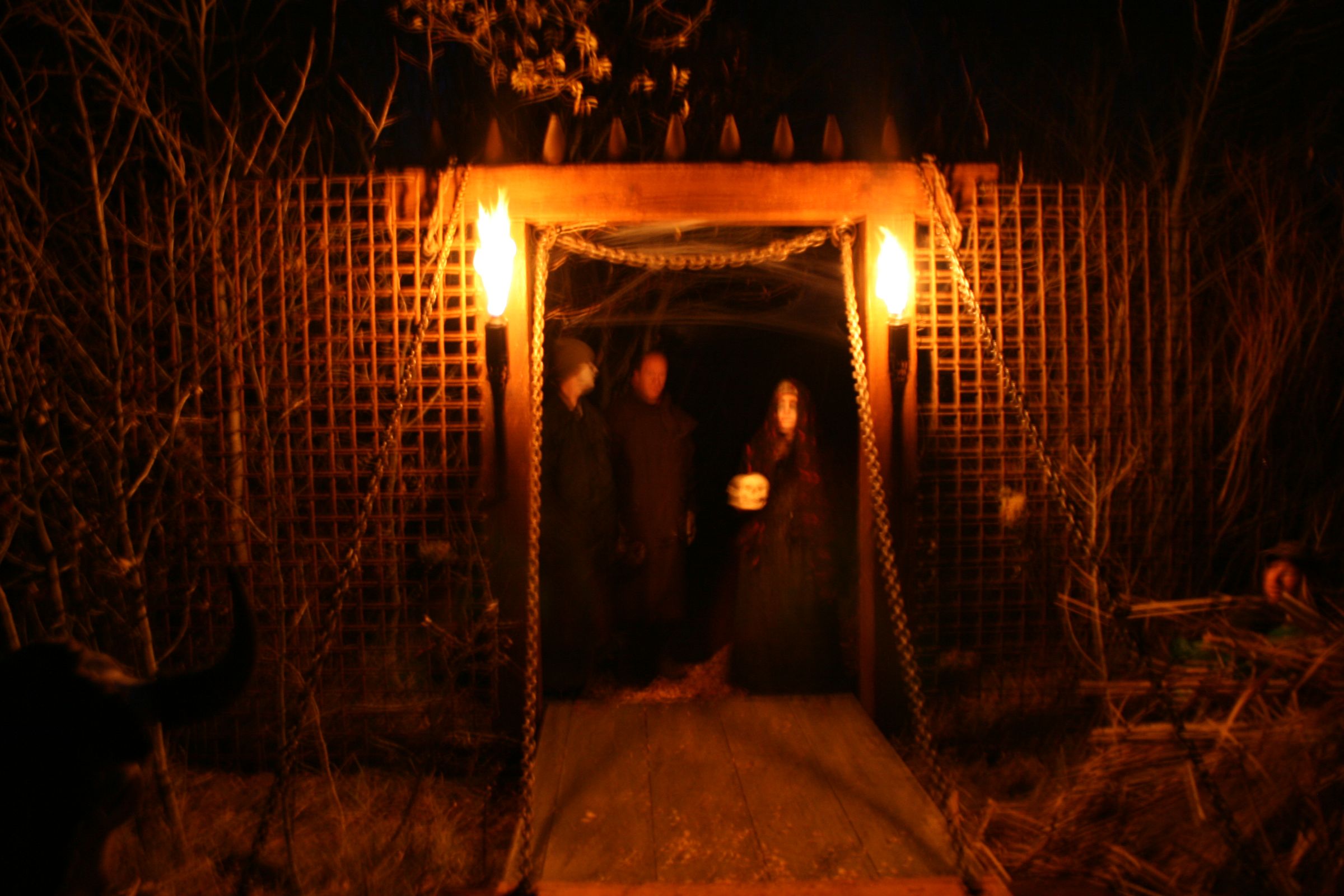 How to Build a Spooky Working Drawbridge With Sounds and Light : 10 ...