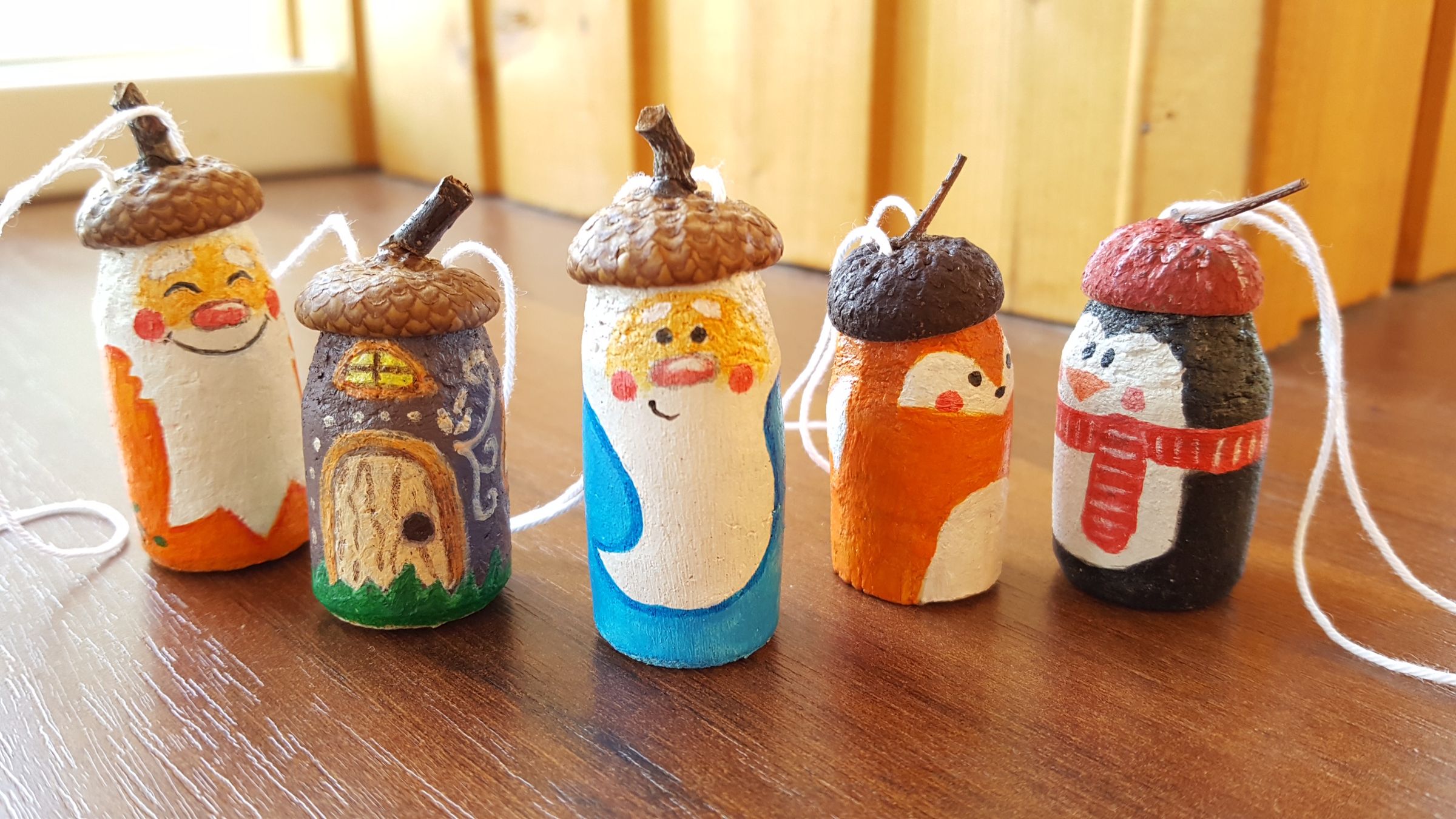 Miniature Christmas Set Out of Wine Corks and Acorn Caps. DIY : 8 Steps ...