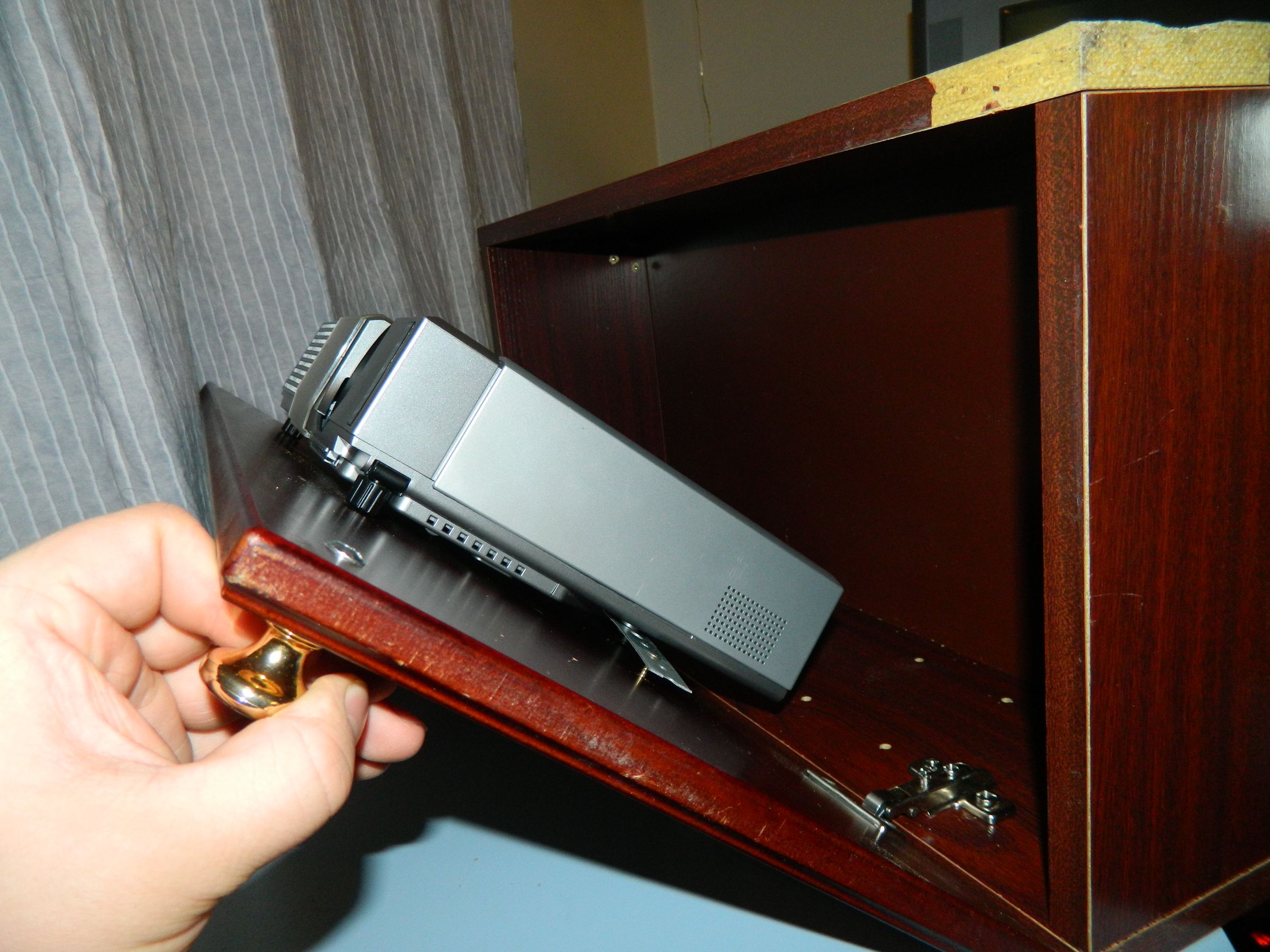 DIY "Hidden" Video Projector Folding Shelf, Carbon Fiber Look : 8 Steps ...