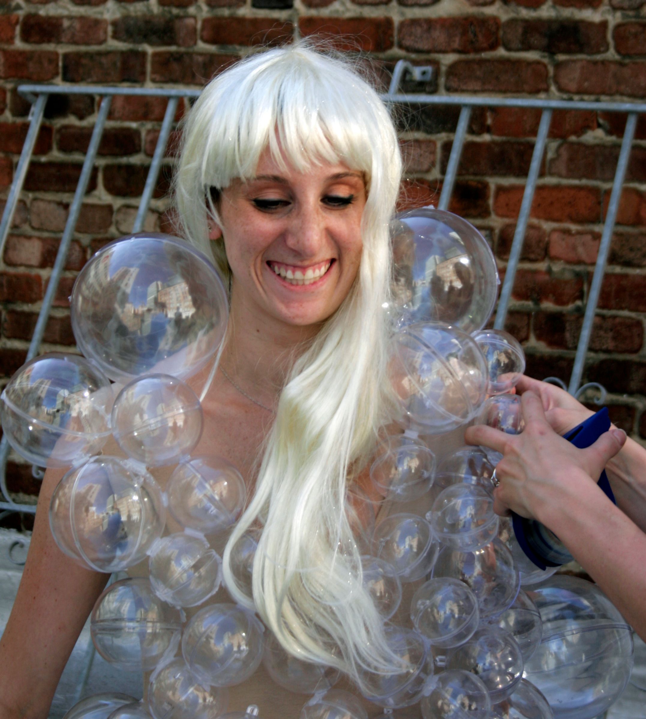 Lady GaGa Bubbles : 5 Steps (with Pictures) - Instructables