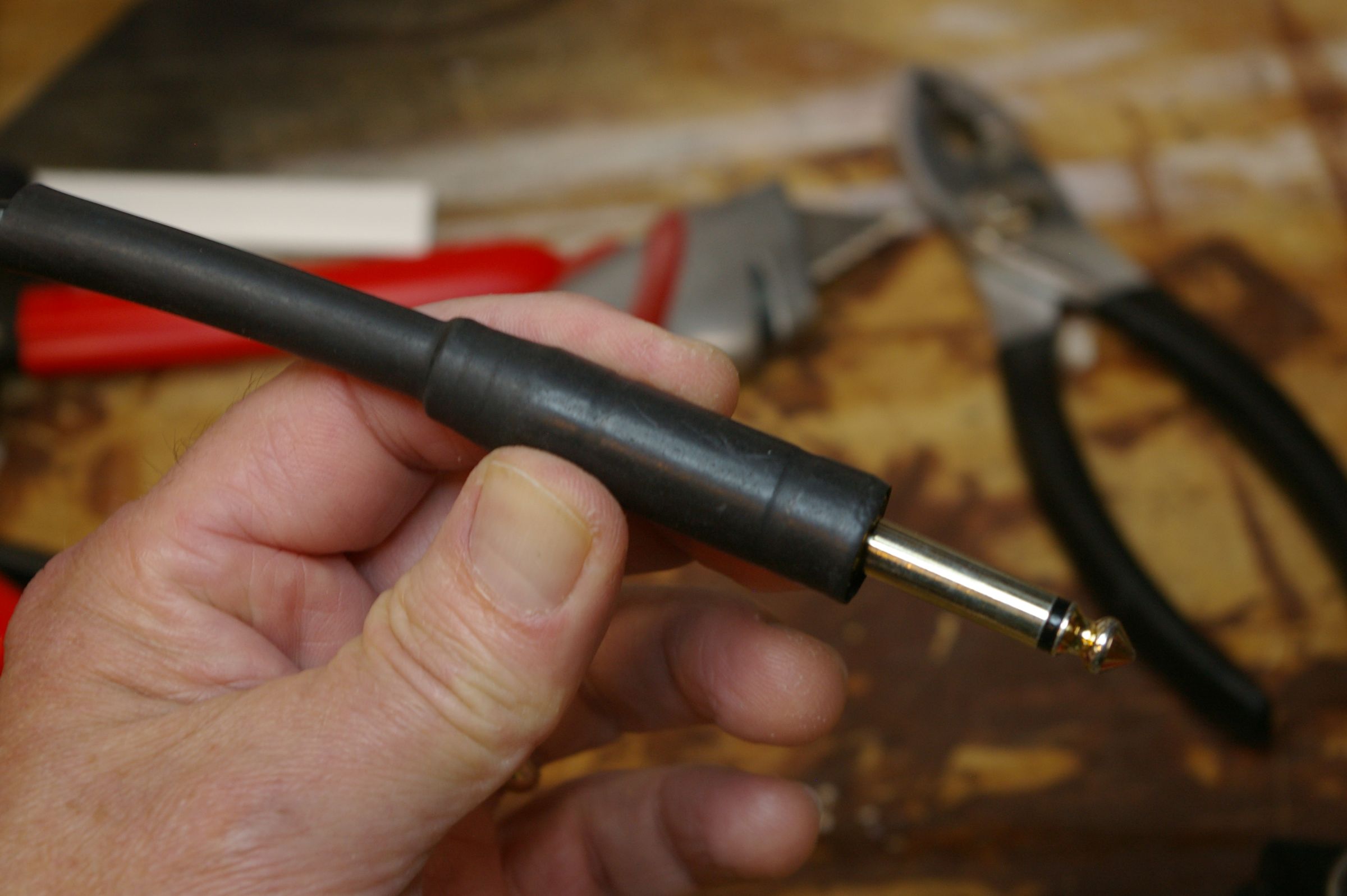 How to Fix, Repair or Make a 1/4" Inch Guitar Cable : 8 Steps ...