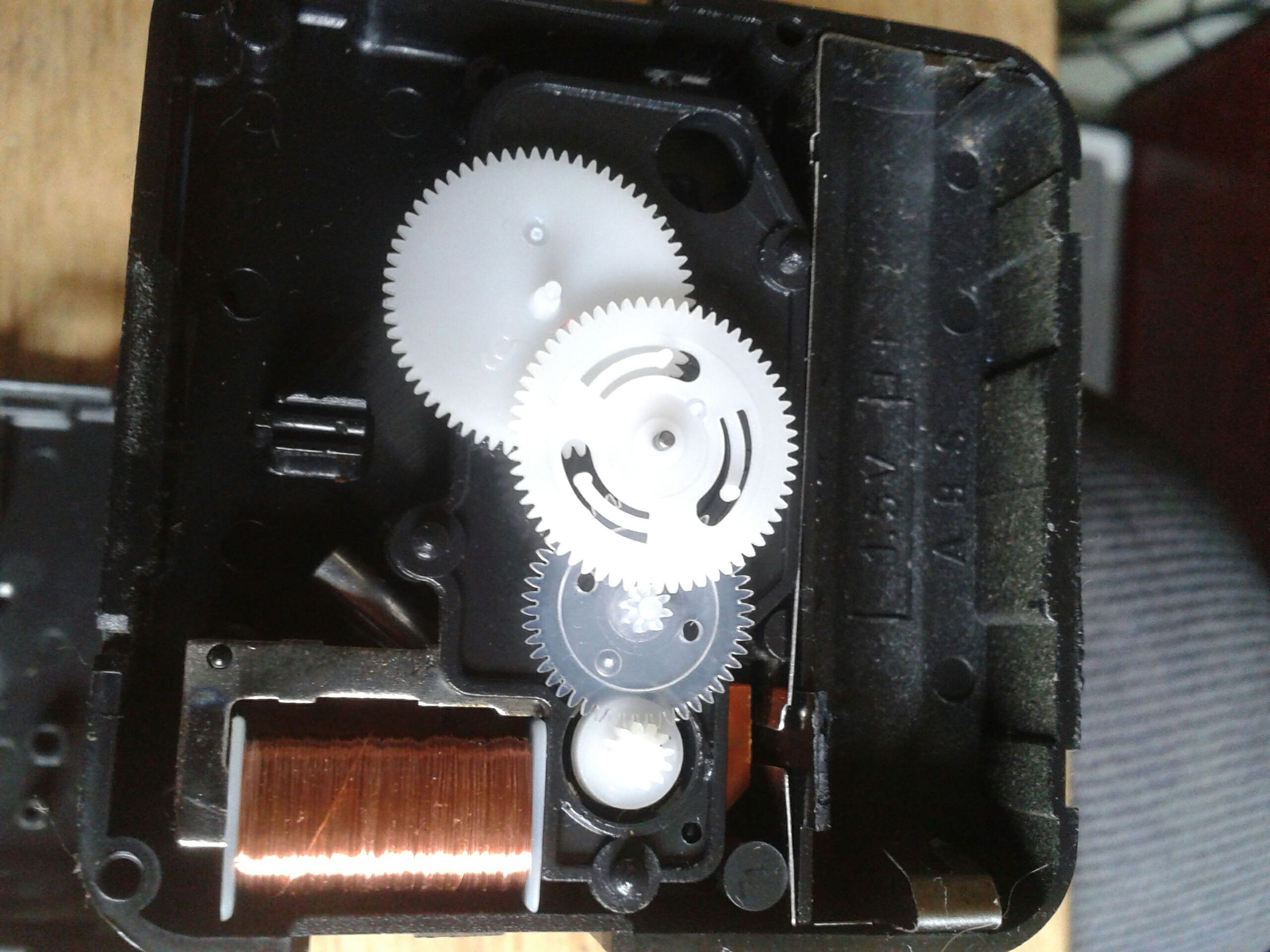 What's in a Quartz Clock : 9 Steps - Instructables