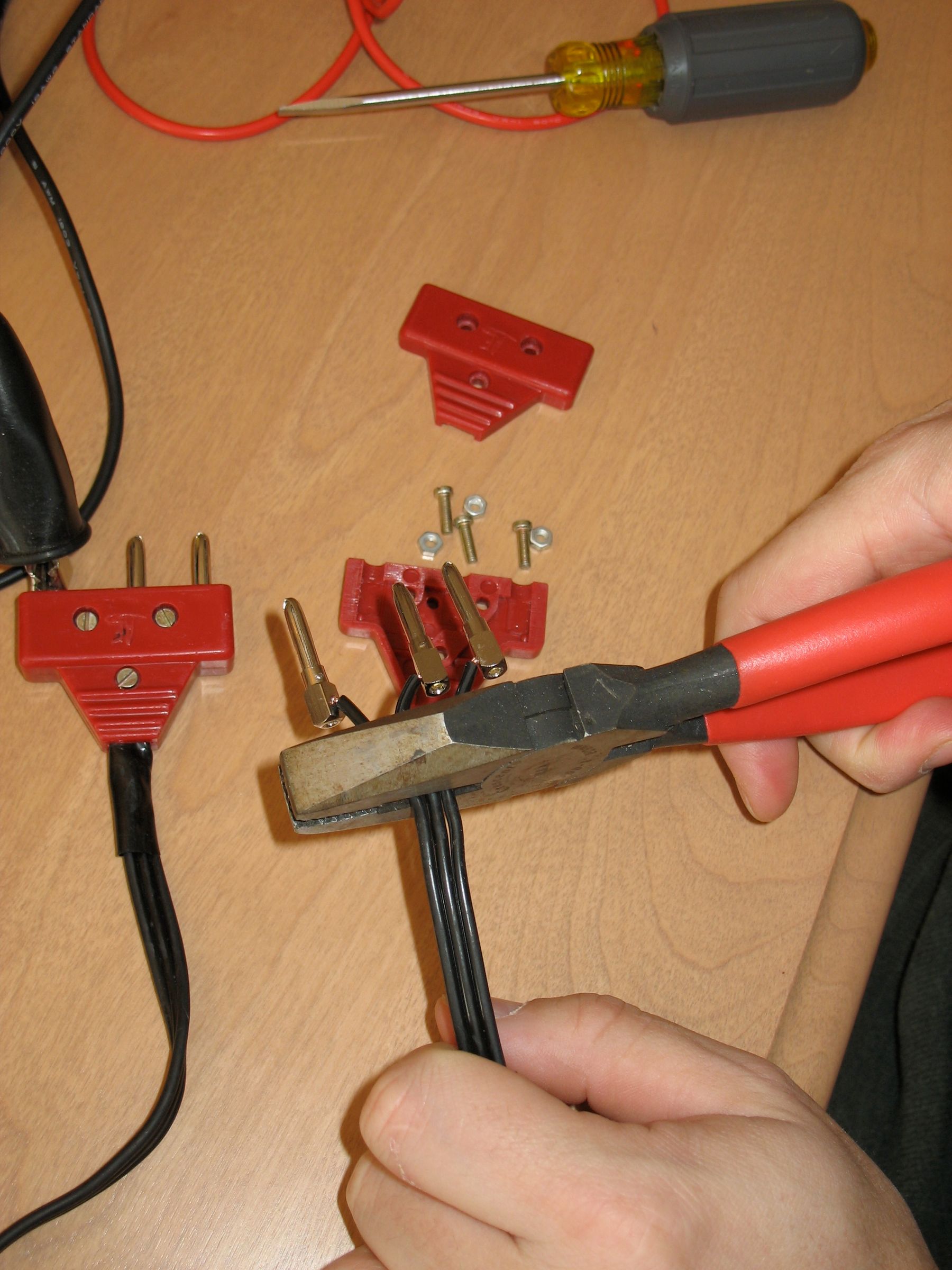 Testing and Repairing an Epee Bodycord : 9 Steps (with Pictures ...