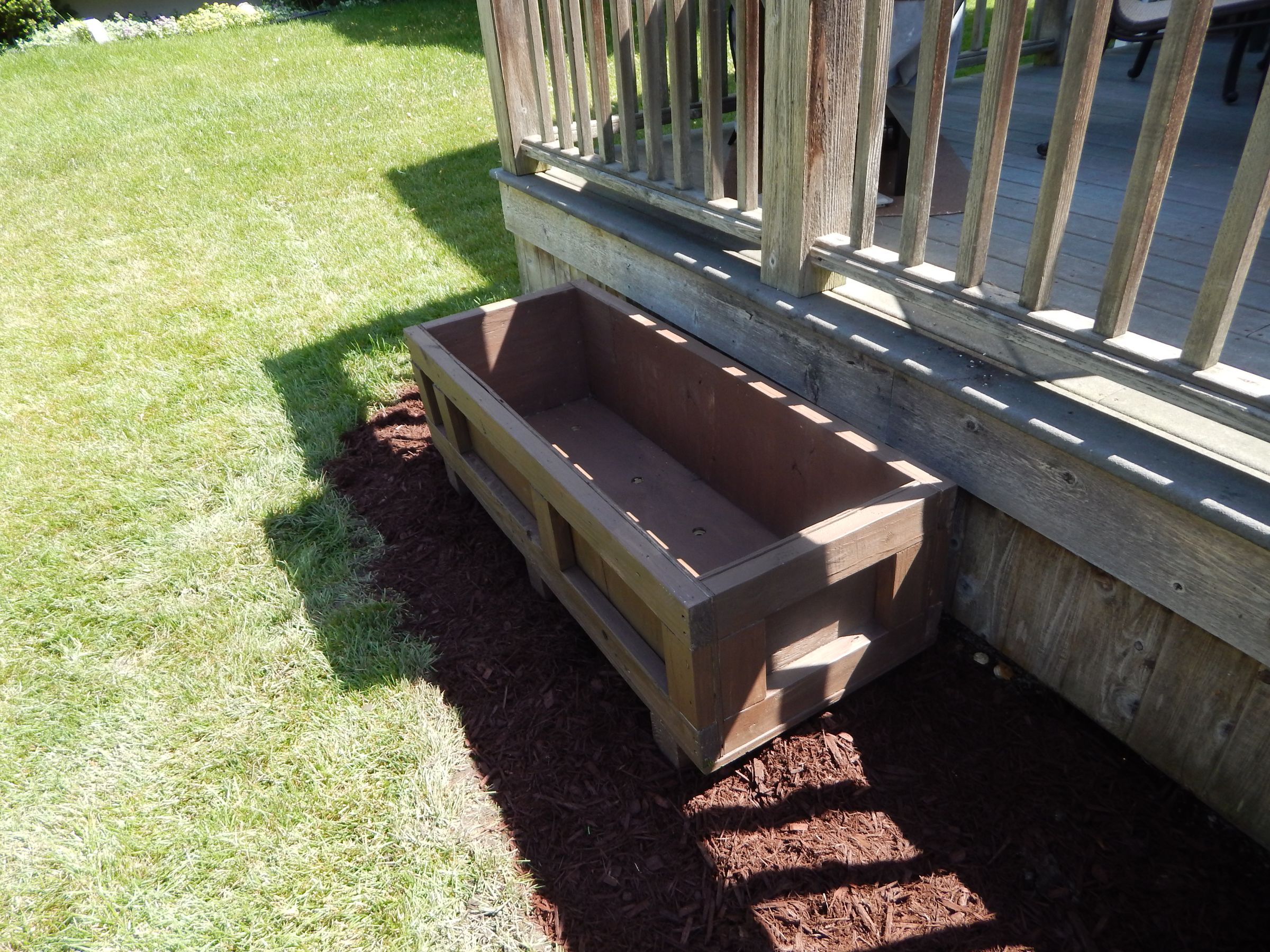 Large Outdoor Planter From a Recycled Shipping Crate : 5 Steps (with ...