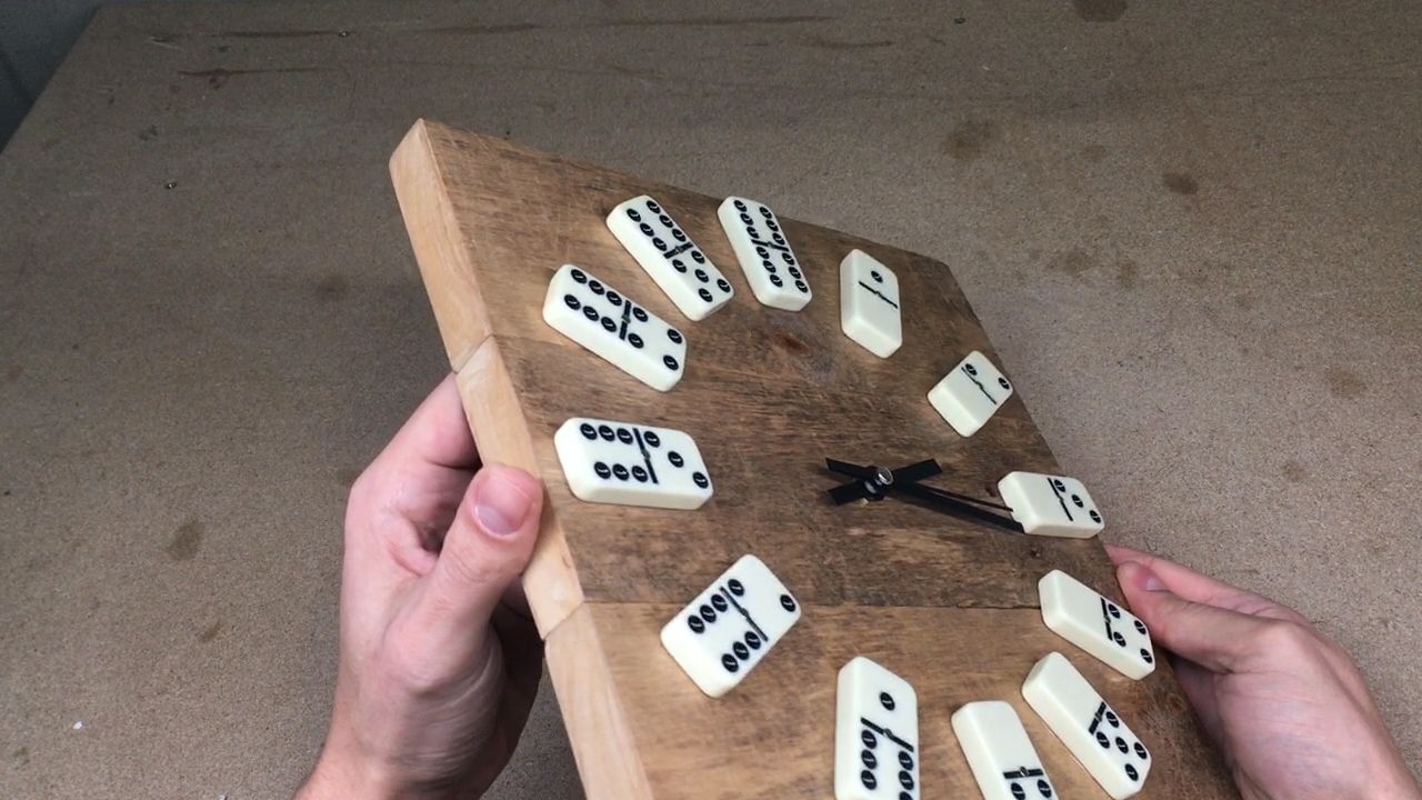 DIY: Domino Clock From Pallet Wood : 8 Steps (with Pictures) - Instructables