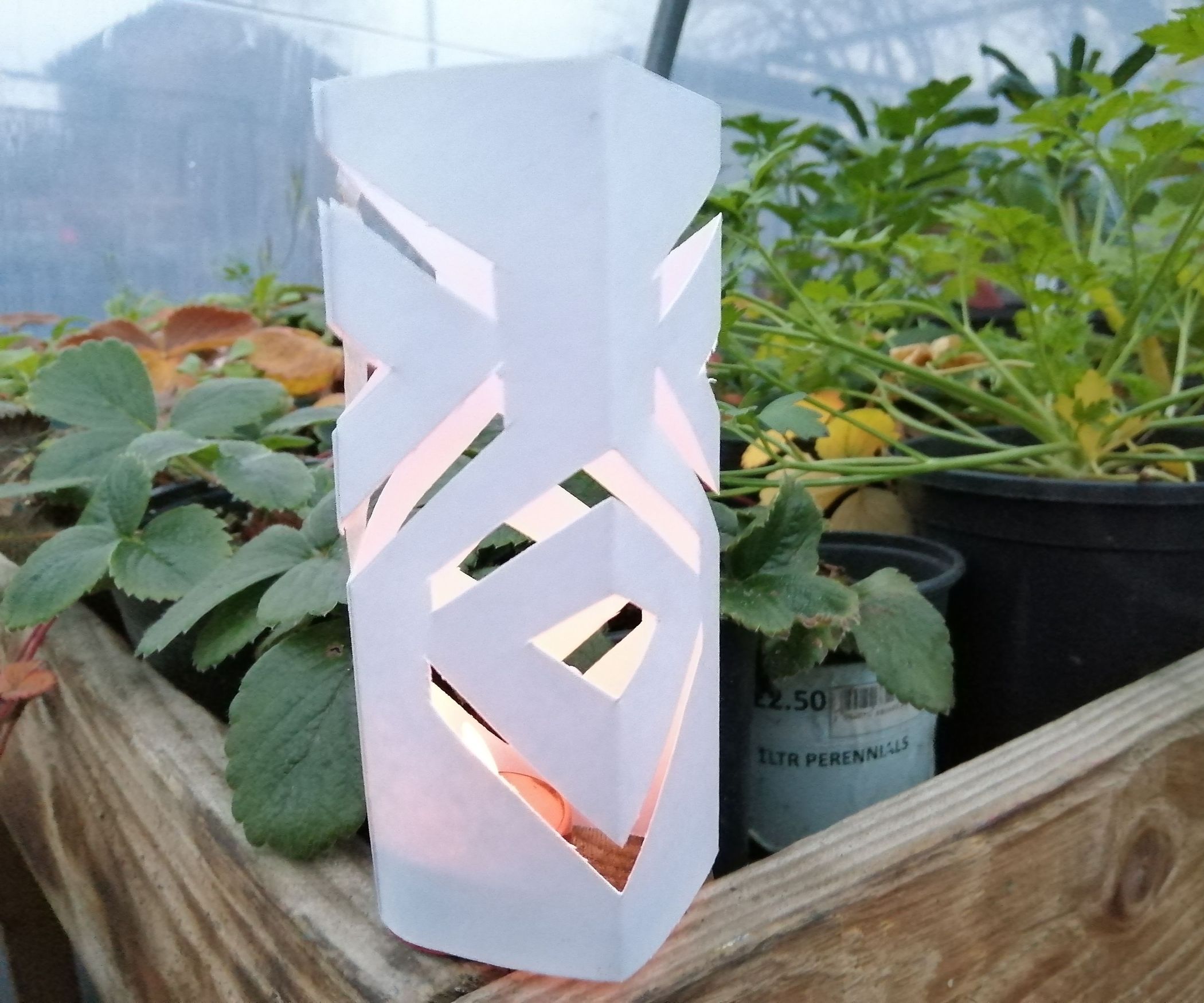 Paper Lantern (cheap and Cheerful) : 3 Steps - Instructables