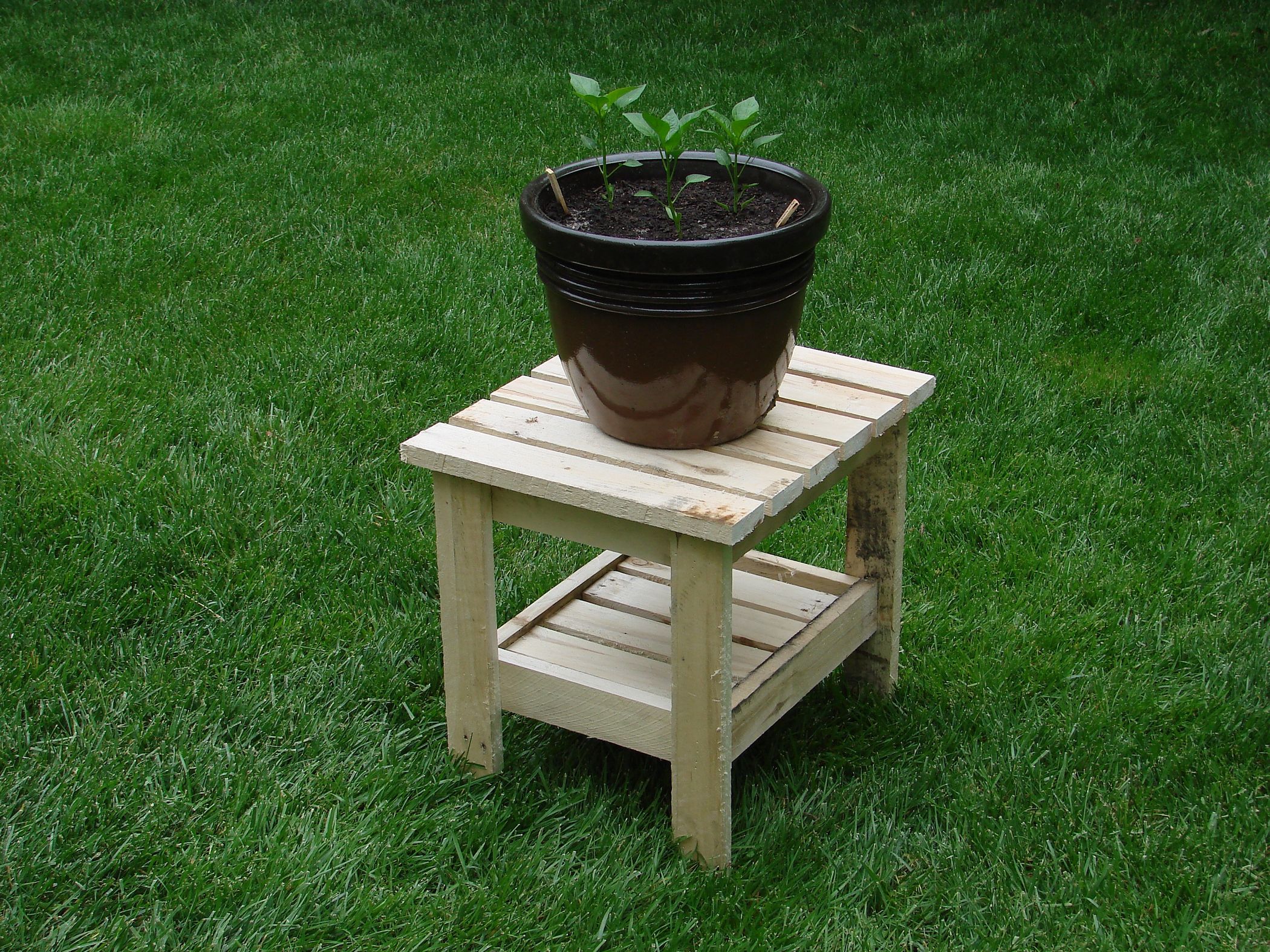 Recycled Potted Plant Table : 5 Steps (with Pictures) - Instructables