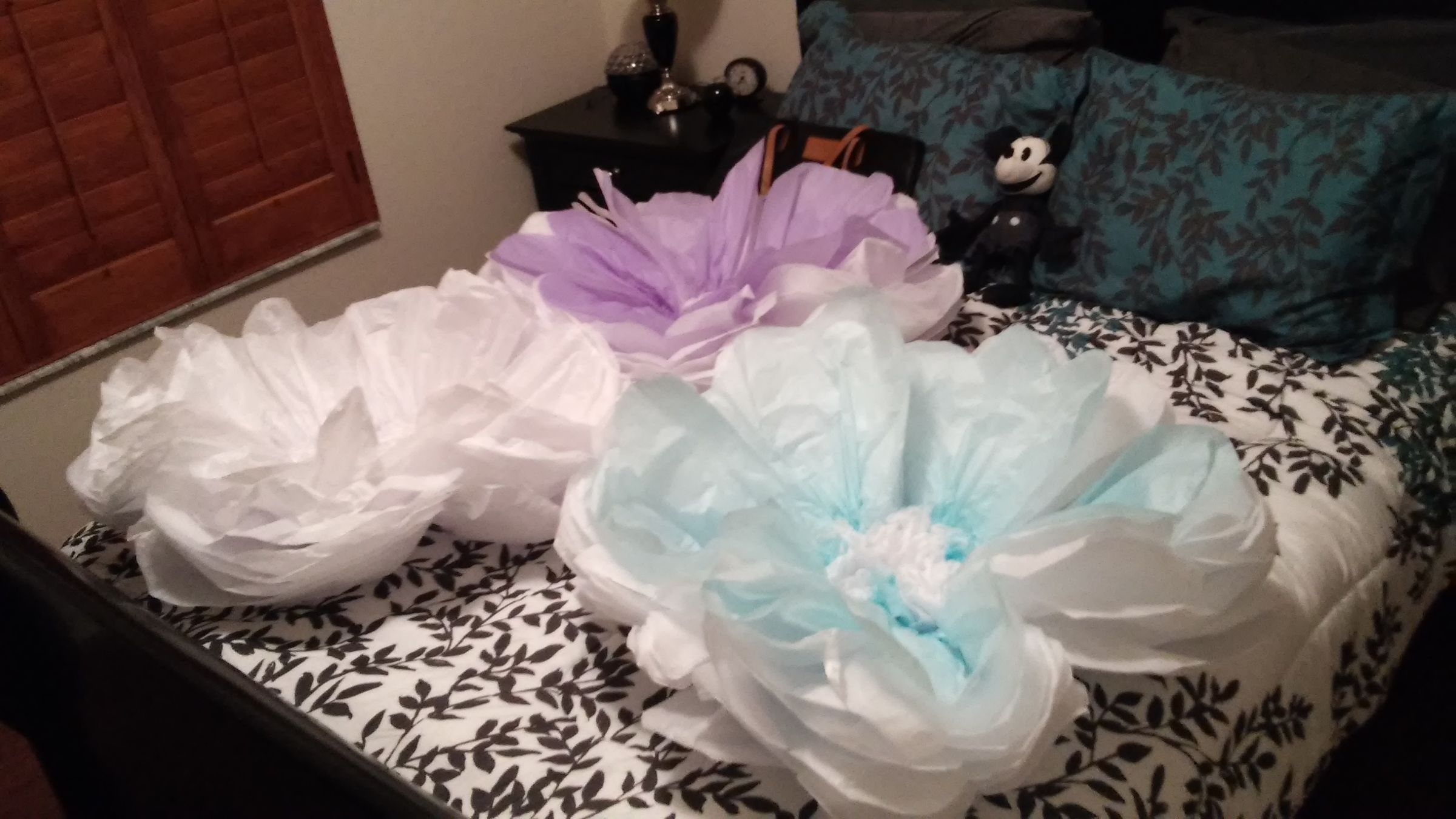 Super Easy Giant Tissue Flowers : 5 Steps (with Pictures) - Instructables