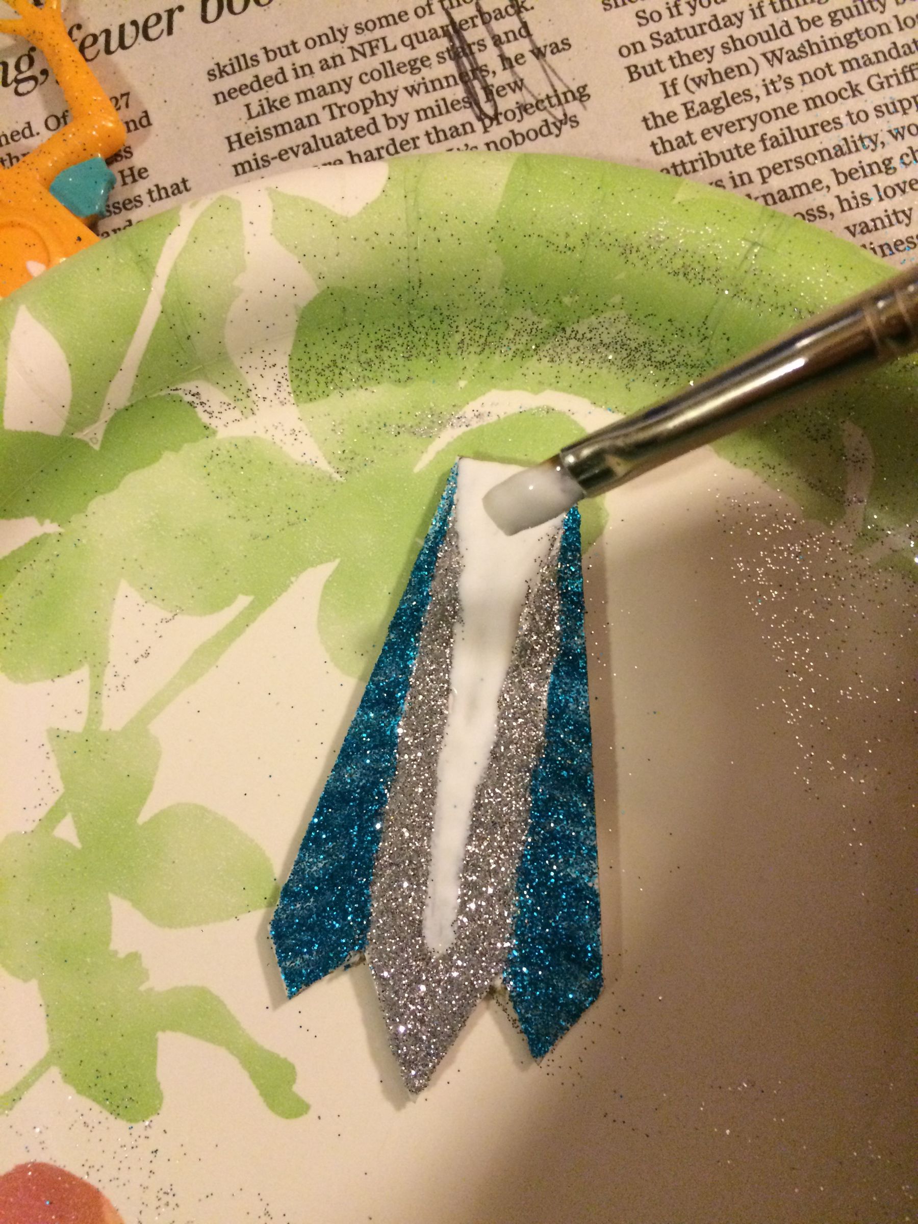 GLITTER MONSTER Necklaces! : 14 Steps - Instructables