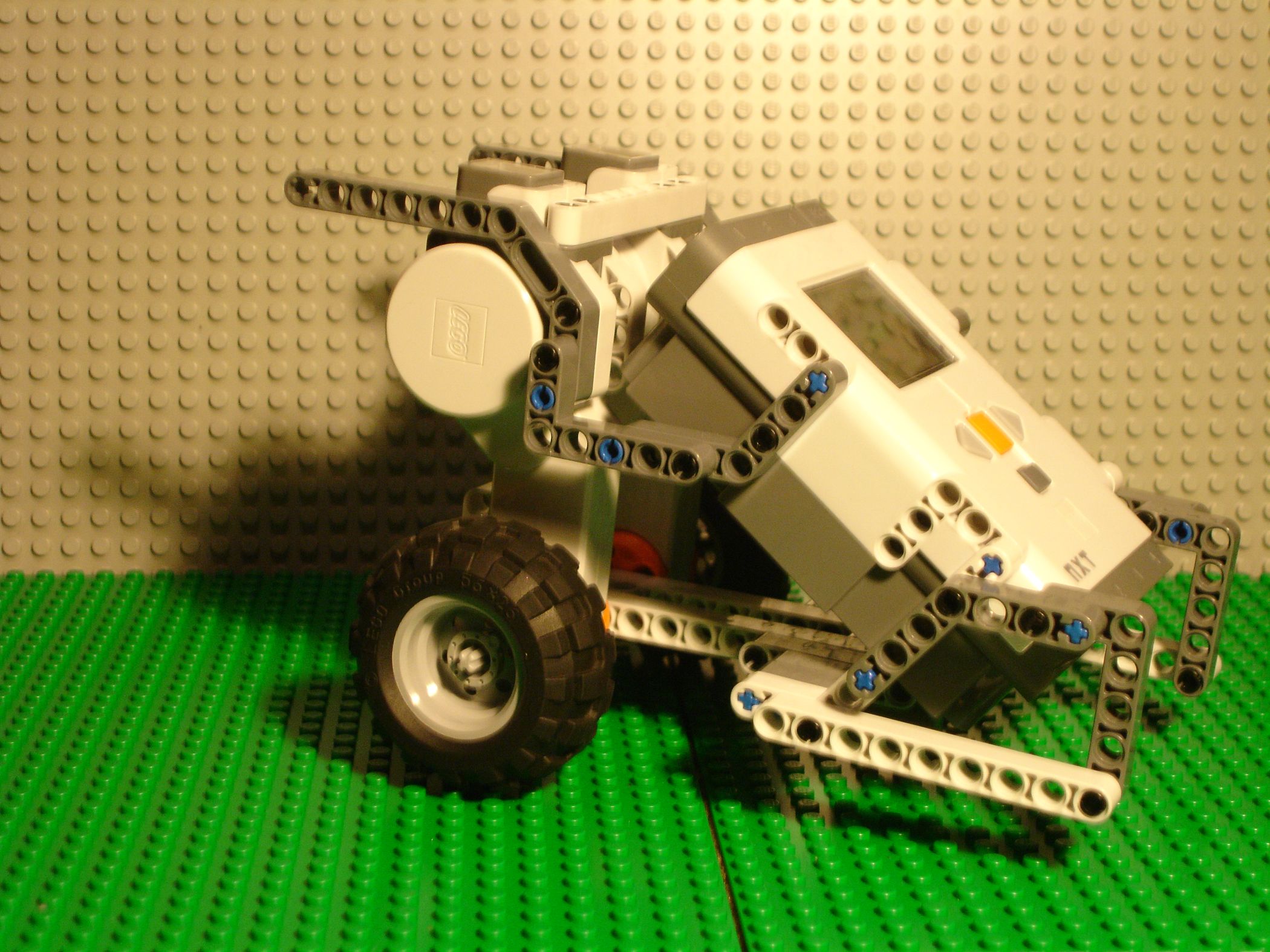 Build a Simple LEGO Starter Robot : 7 Steps - Instructables