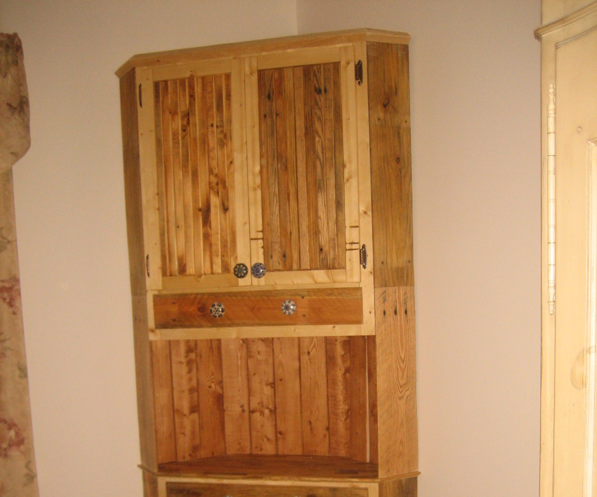 KITCHEN CORNER HUTCH : 18 Steps (with Pictures) - Instructables