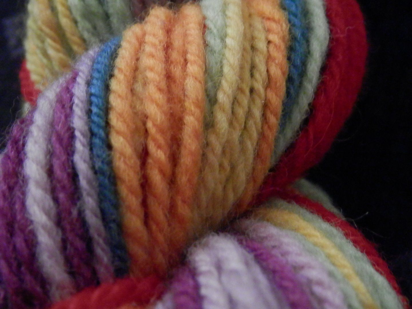 How to Spin a Rainbow Gradient Yarn : 9 Steps (with Pictures ...