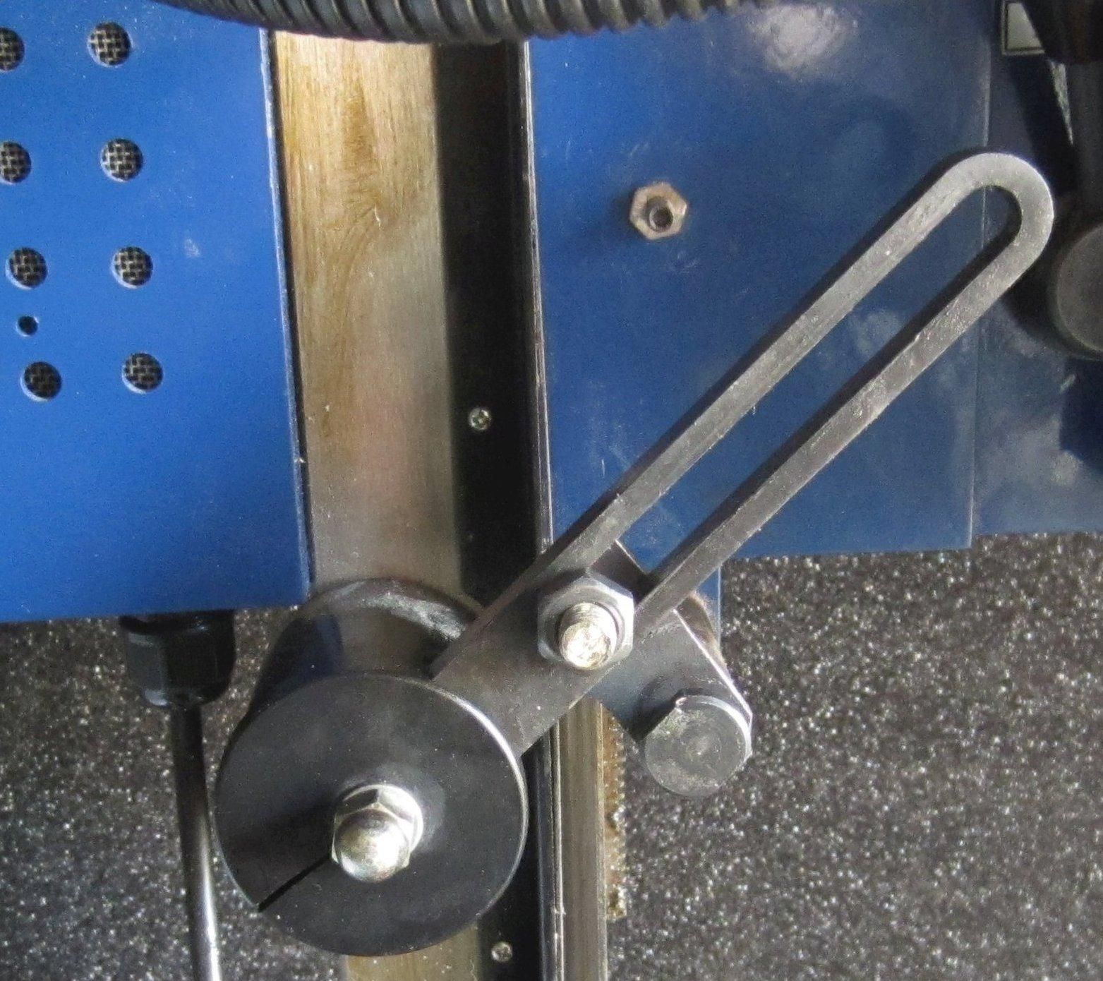 Gas Strut Counterbalance for the Mini Mill : 6 Steps - Instructables