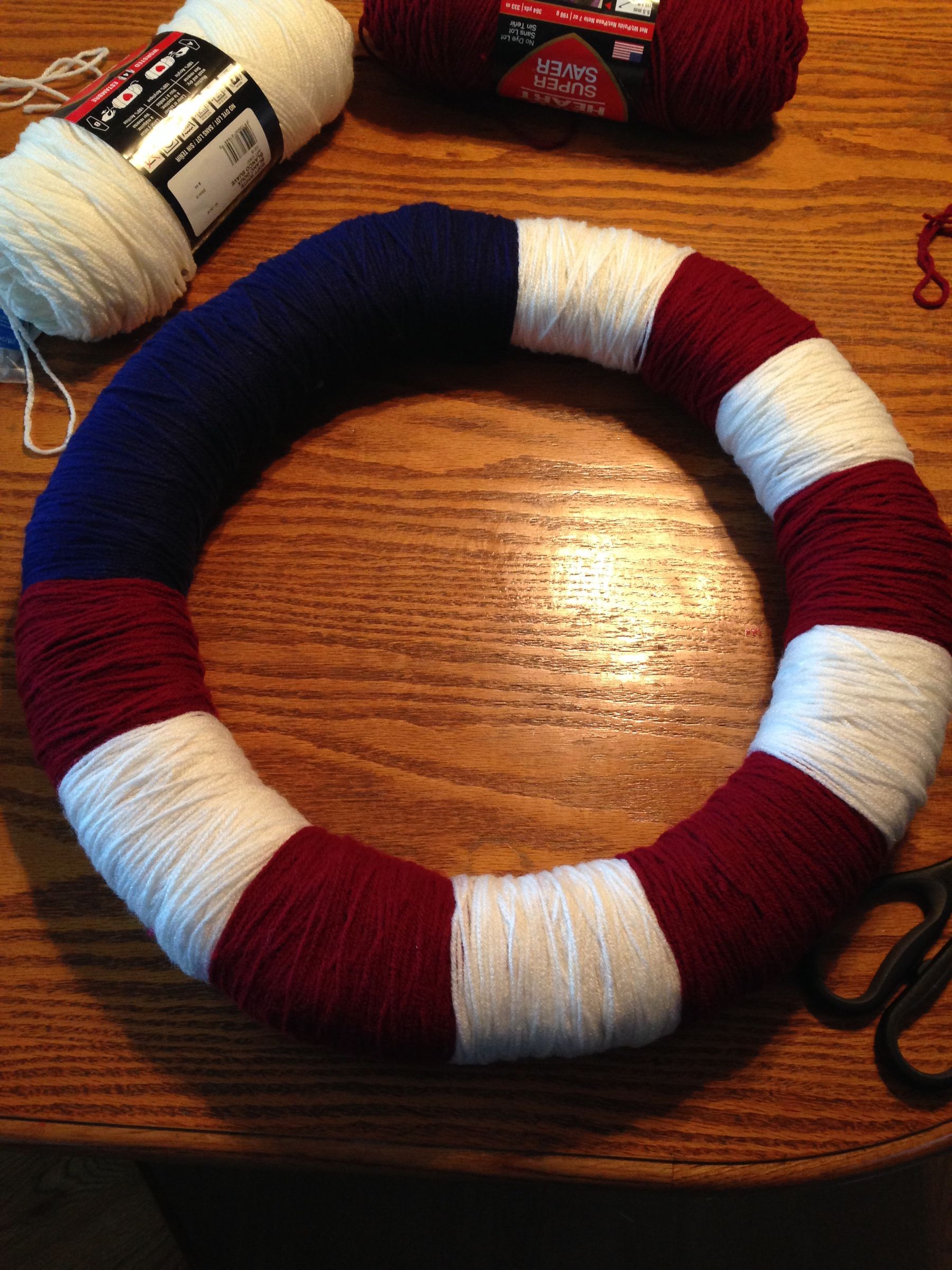 Yarn Patriotic Wreath : 14 Steps (with Pictures) - Instructables