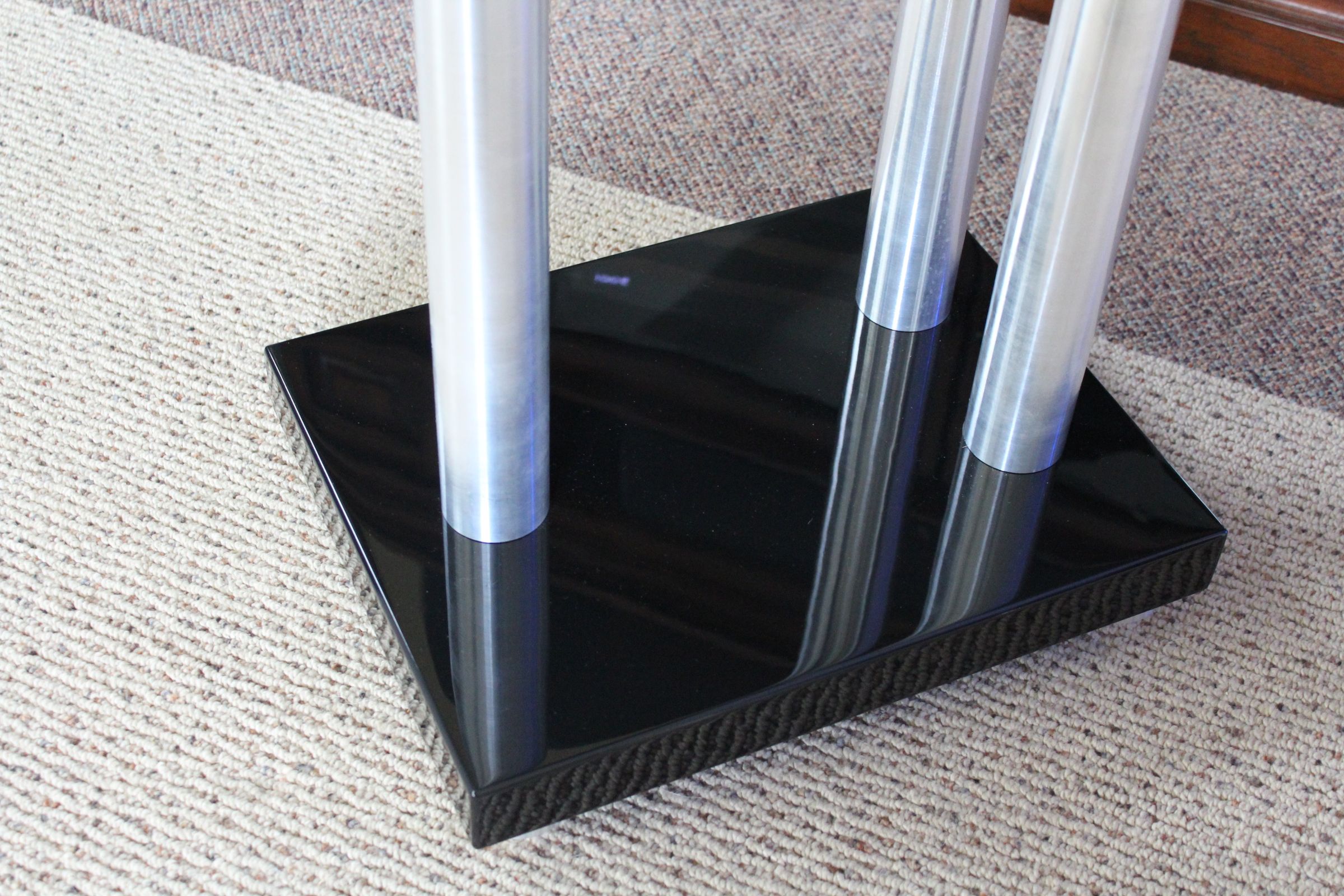 Modern Speaker Stands : 8 Steps (with Pictures) - Instructables