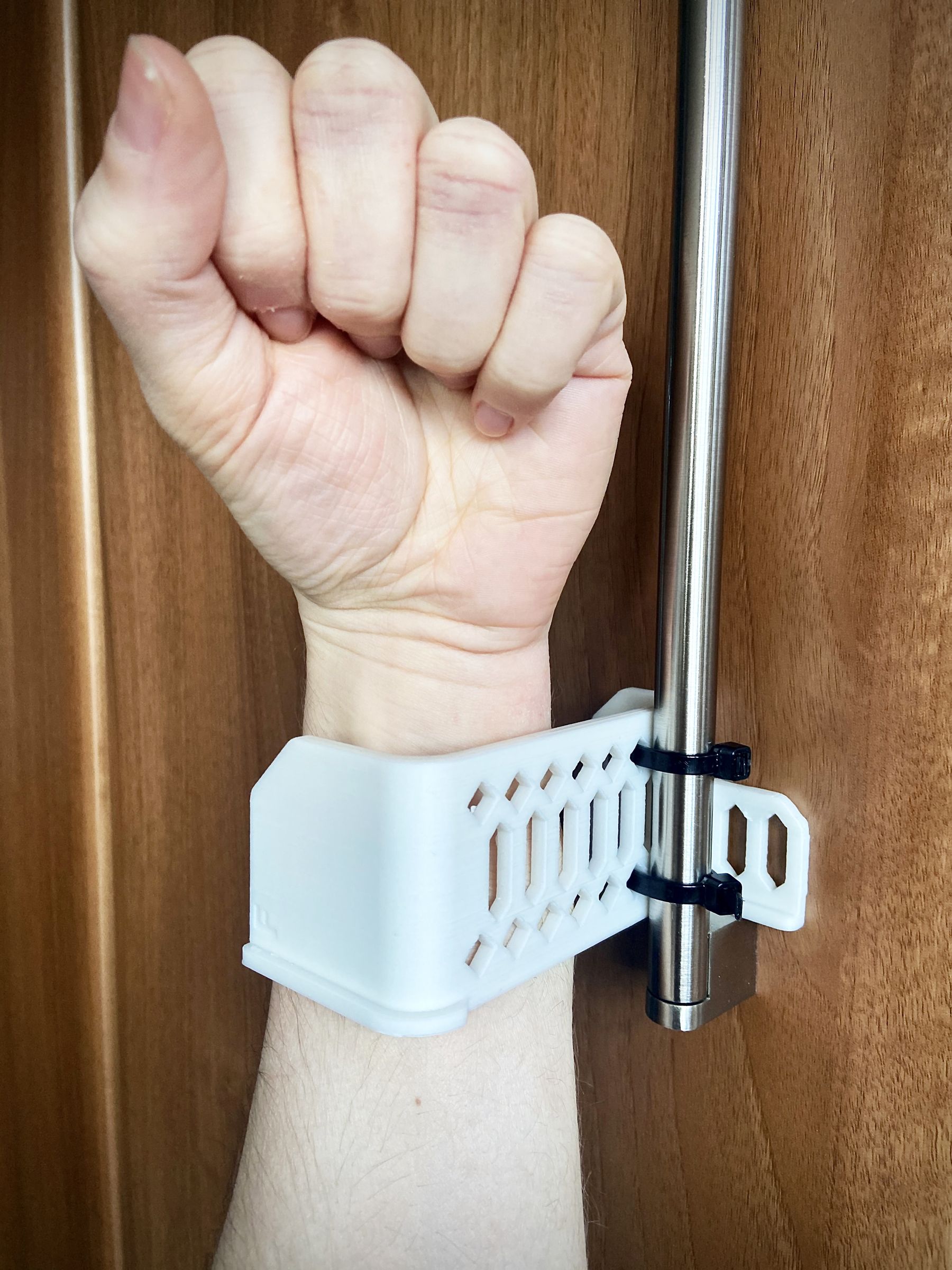 Armie - Hands-Free Handle : 10 Steps (with Pictures) - Instructables