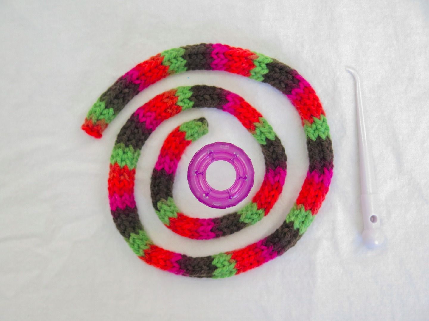 How to Use a French Knitter : 6 Steps (with Pictures) - Instructables