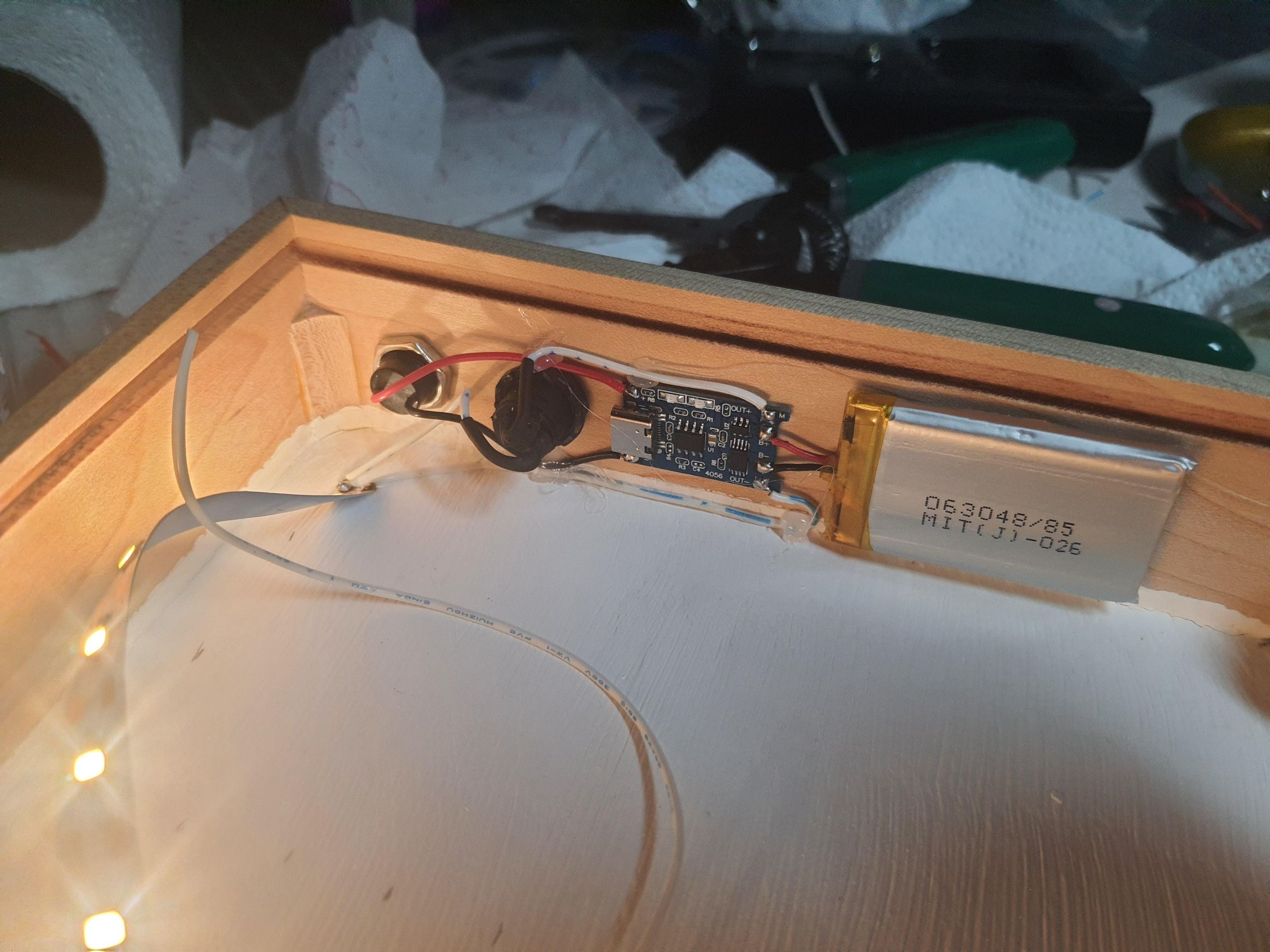 Lightbox With Wooden Frame : 14 Steps (with Pictures) - Instructables