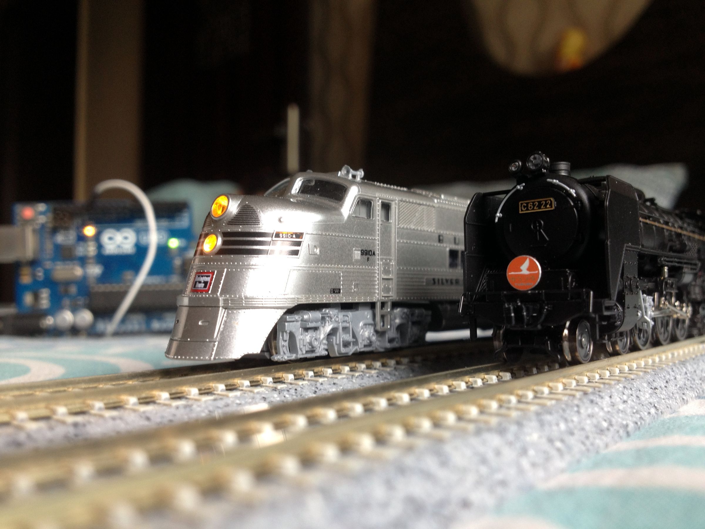 two train automated layout | Model Scenery Tutorials