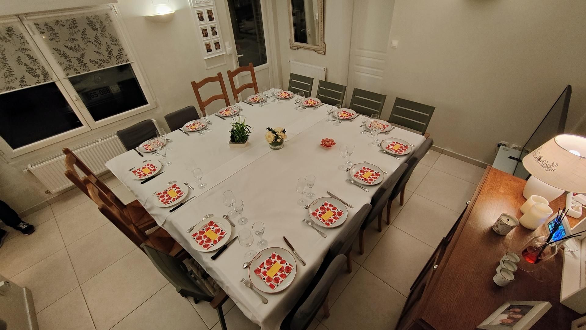 Make XXL Extensions to Create a Large Square Dining Table : 12 Steps ...