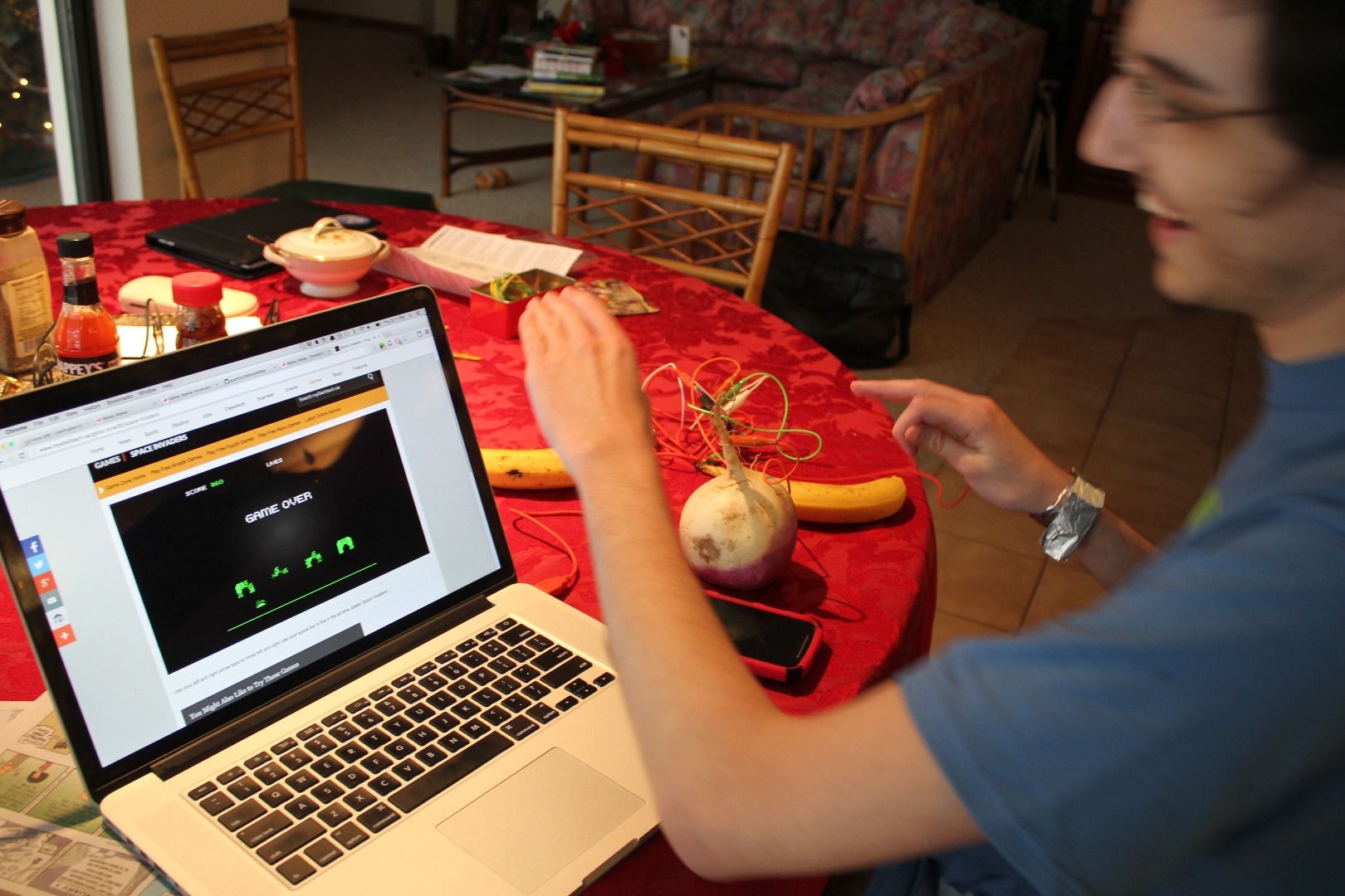 Playing With Your Food Ala MaKey MaKey : 4 Steps - Instructables