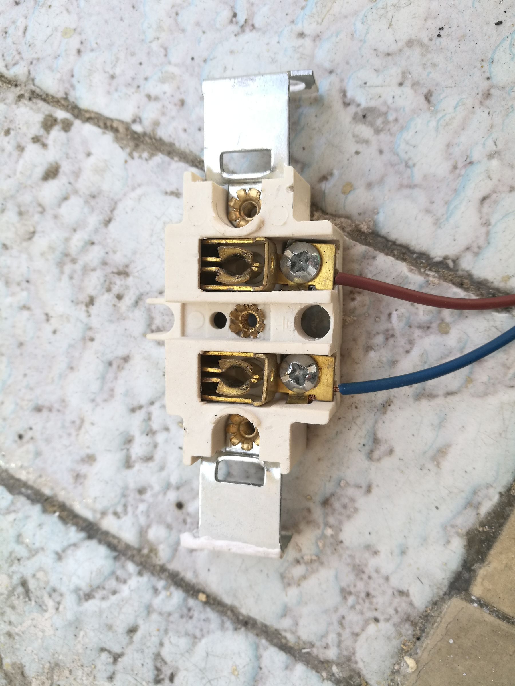 Solar Power Outlet (without Inverter) : 8 Steps - Instructables