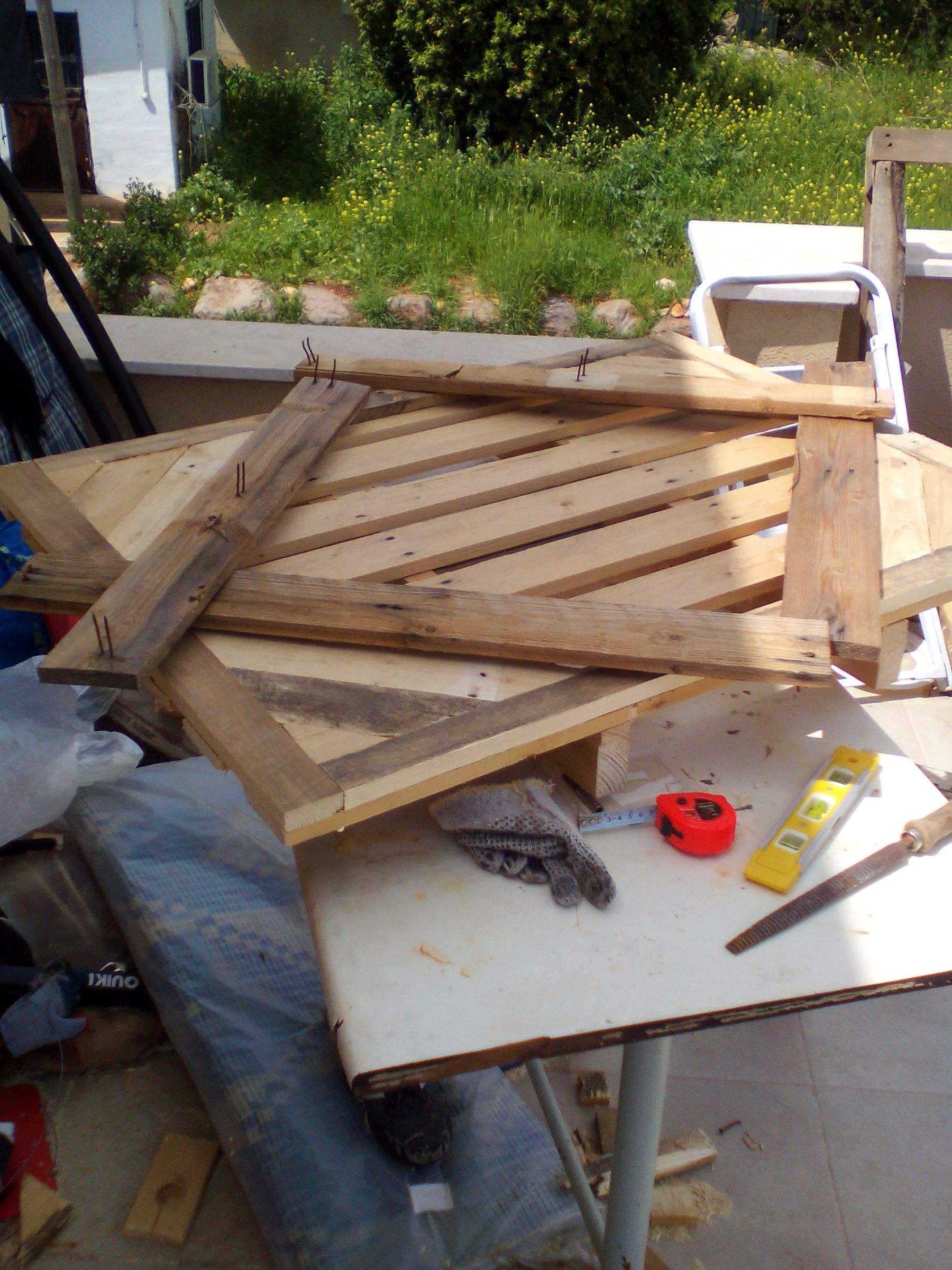 Cheap Diy Coffee Table : 11 Steps (with Pictures) - Instructables