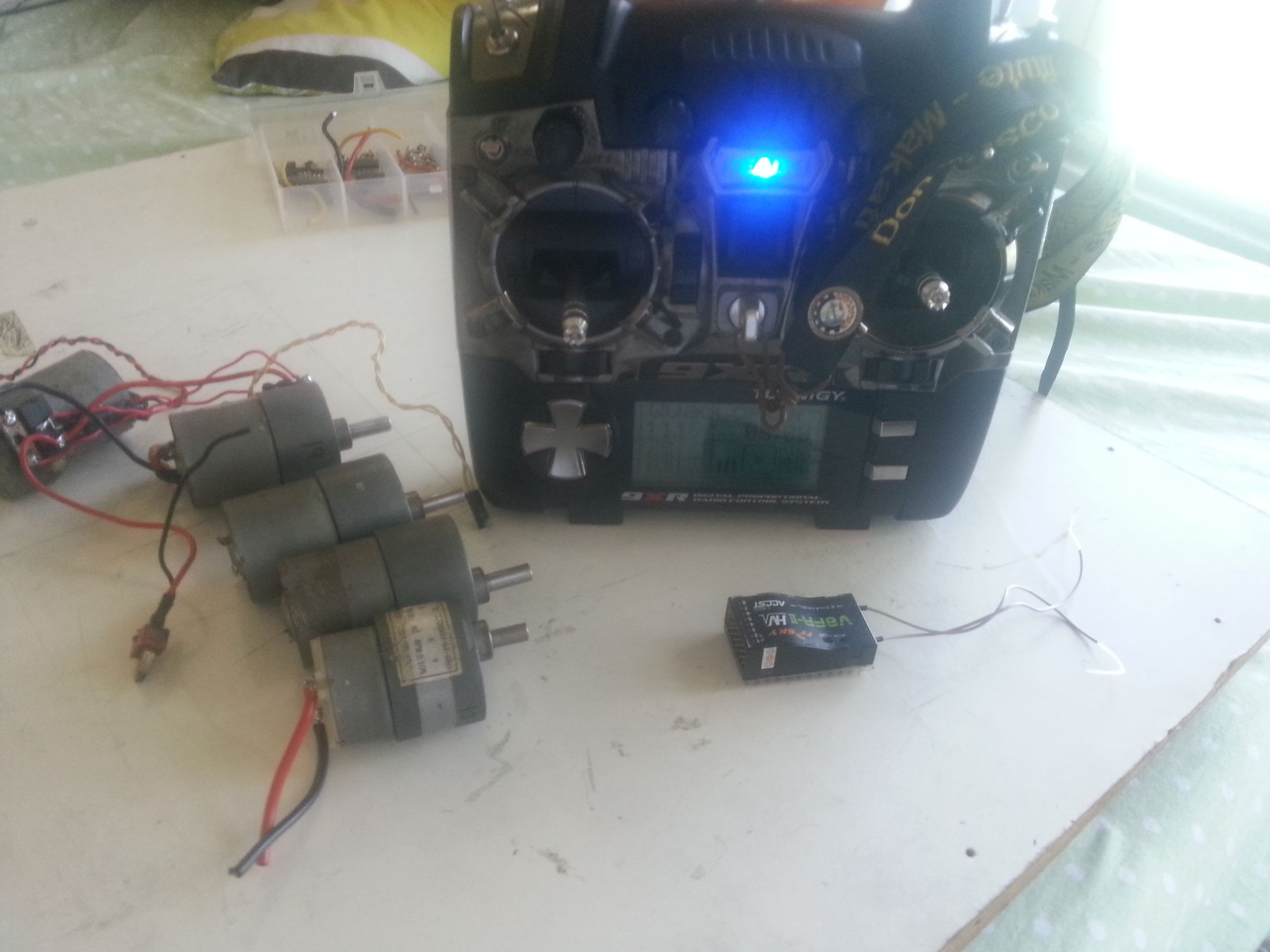 DIY Multipurpose Robot (Sumobot, Spybot, Mazebot, Bluetooth...) : 12 ...