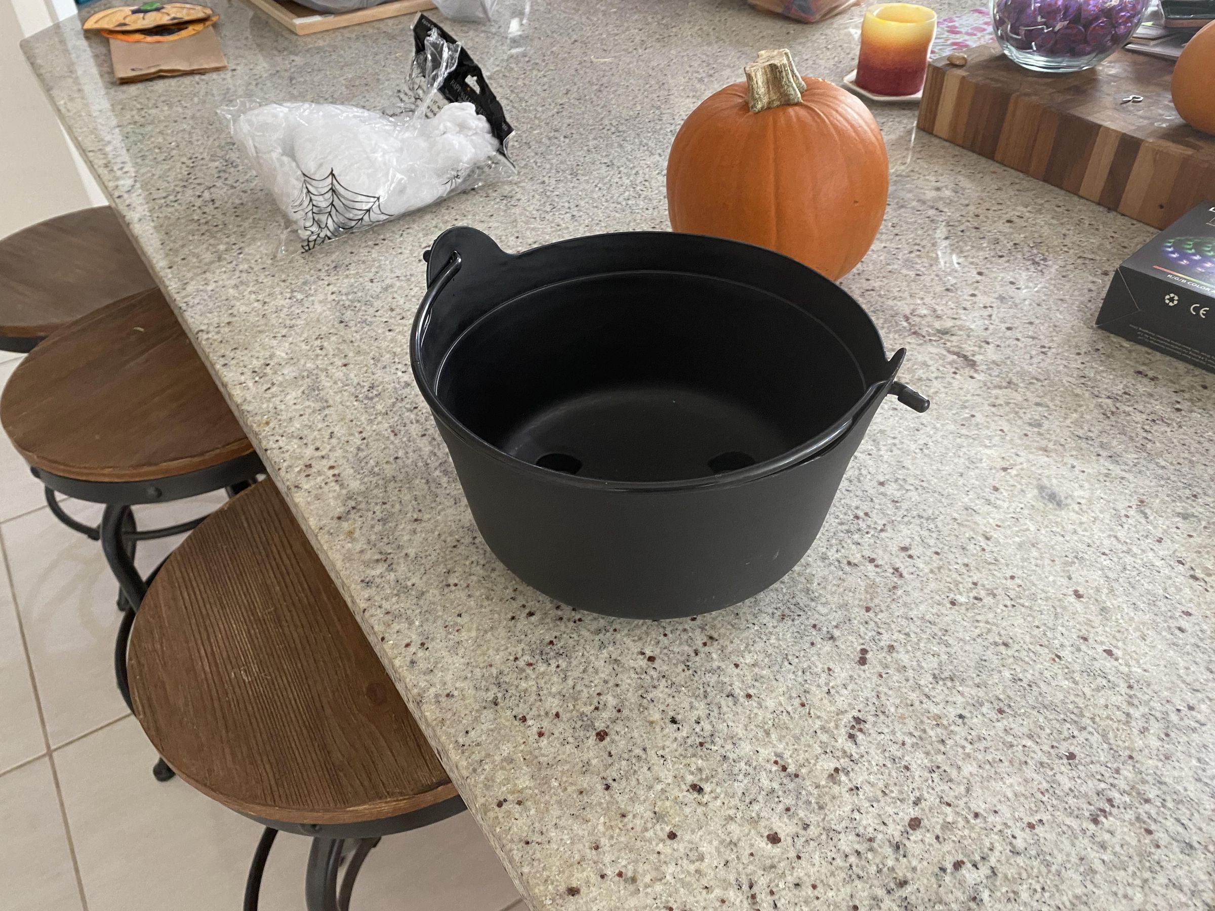 Cheap and Easy DIY Halloween Cauldron : 6 Steps - Instructables