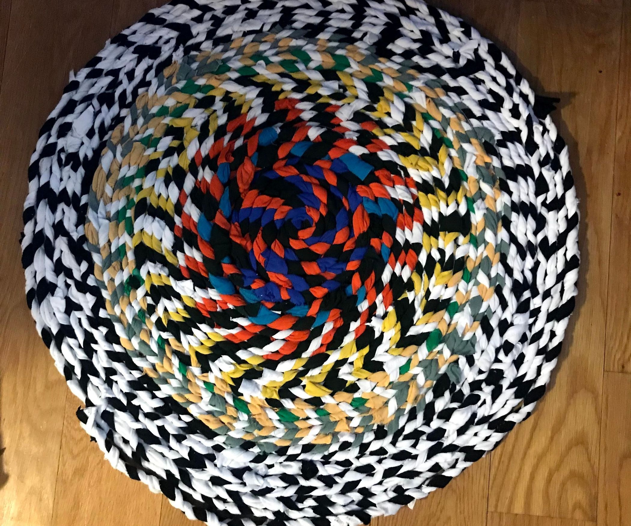 T-Shirt Scrap Rug : 3 Steps - Instructables