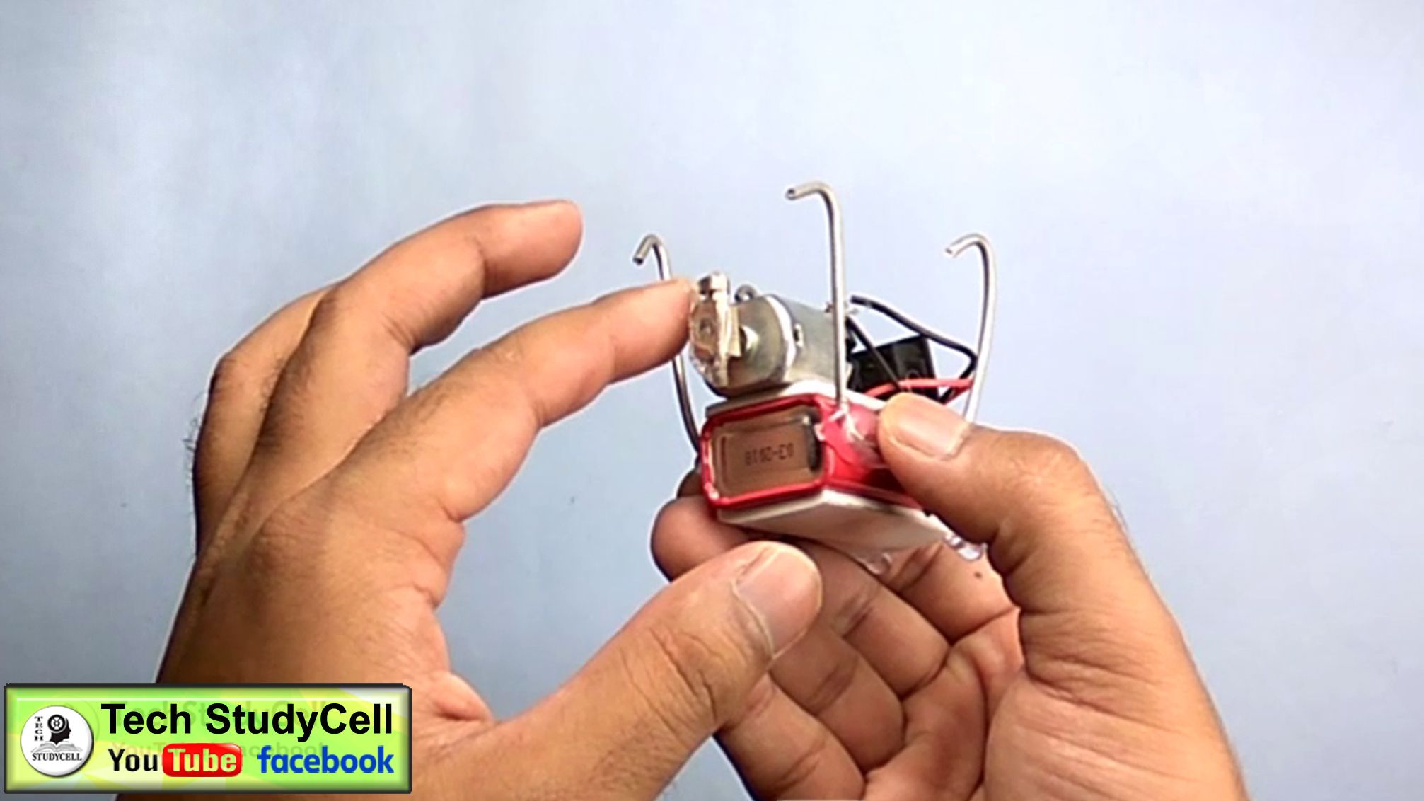 How to Make a Mini Bug Robot in 5 Minutes : 10 Steps - Instructables