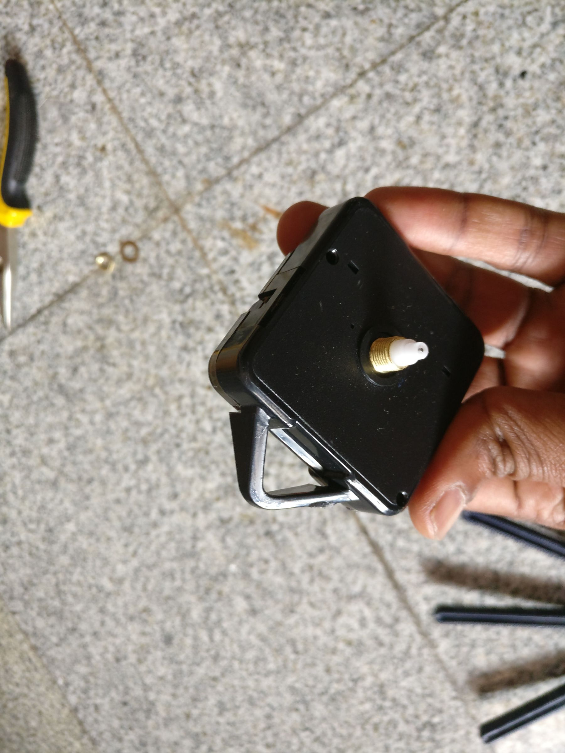 Recycled Razor Blades Clock : 3 Steps (with Pictures) - Instructables