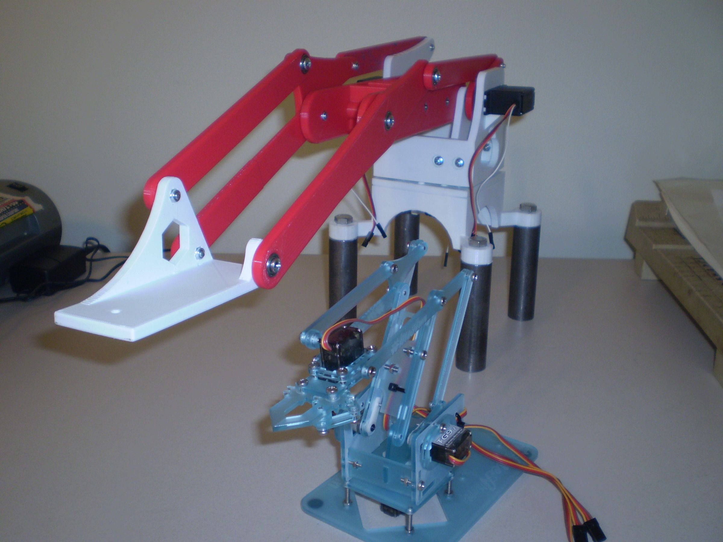 Giant Robot Arm "meArm" Remix : 12 Steps (with Pictures) - Instructables