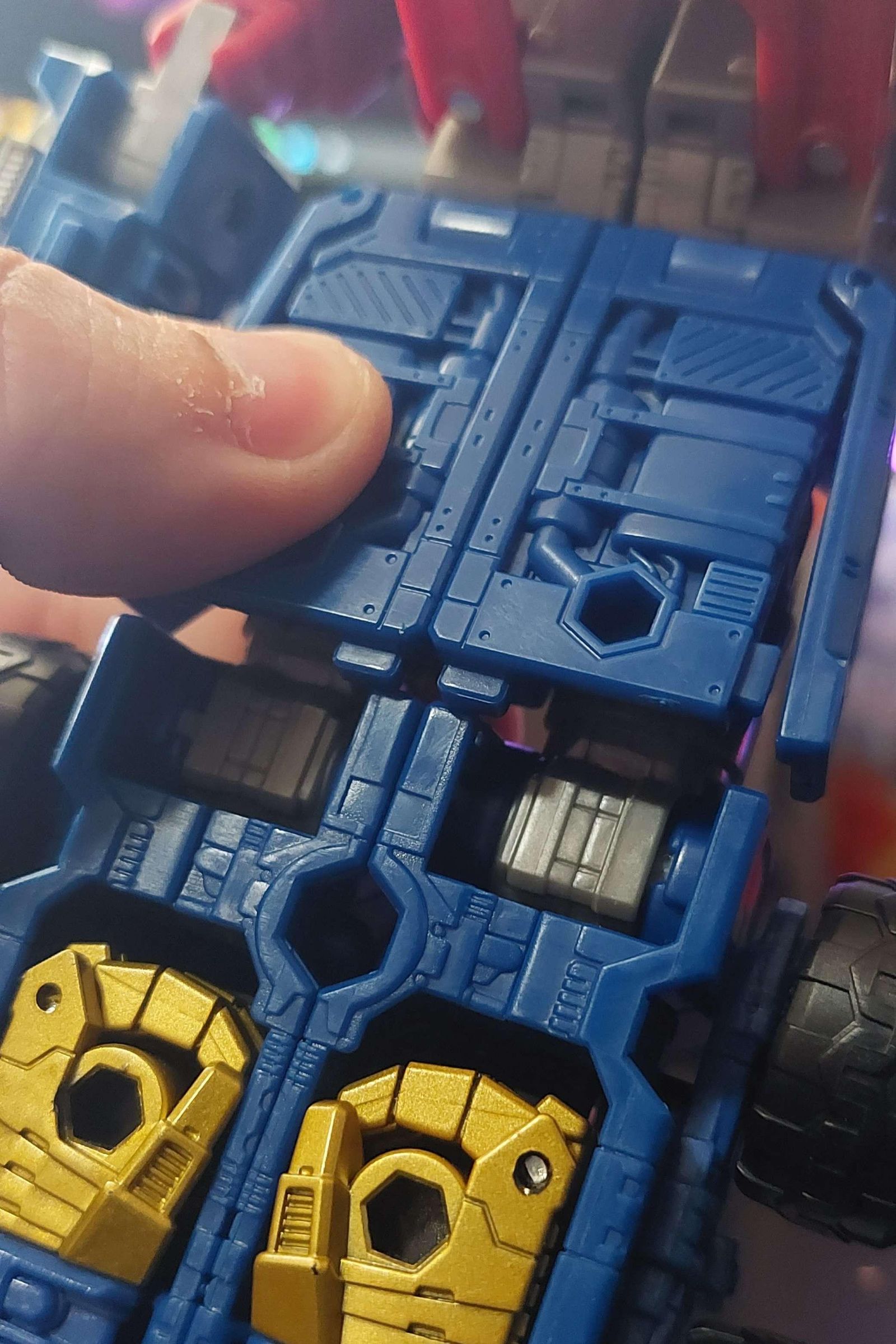 How to Convert Legacy Armada Optimus Prime From Core Robot to Truck and ...