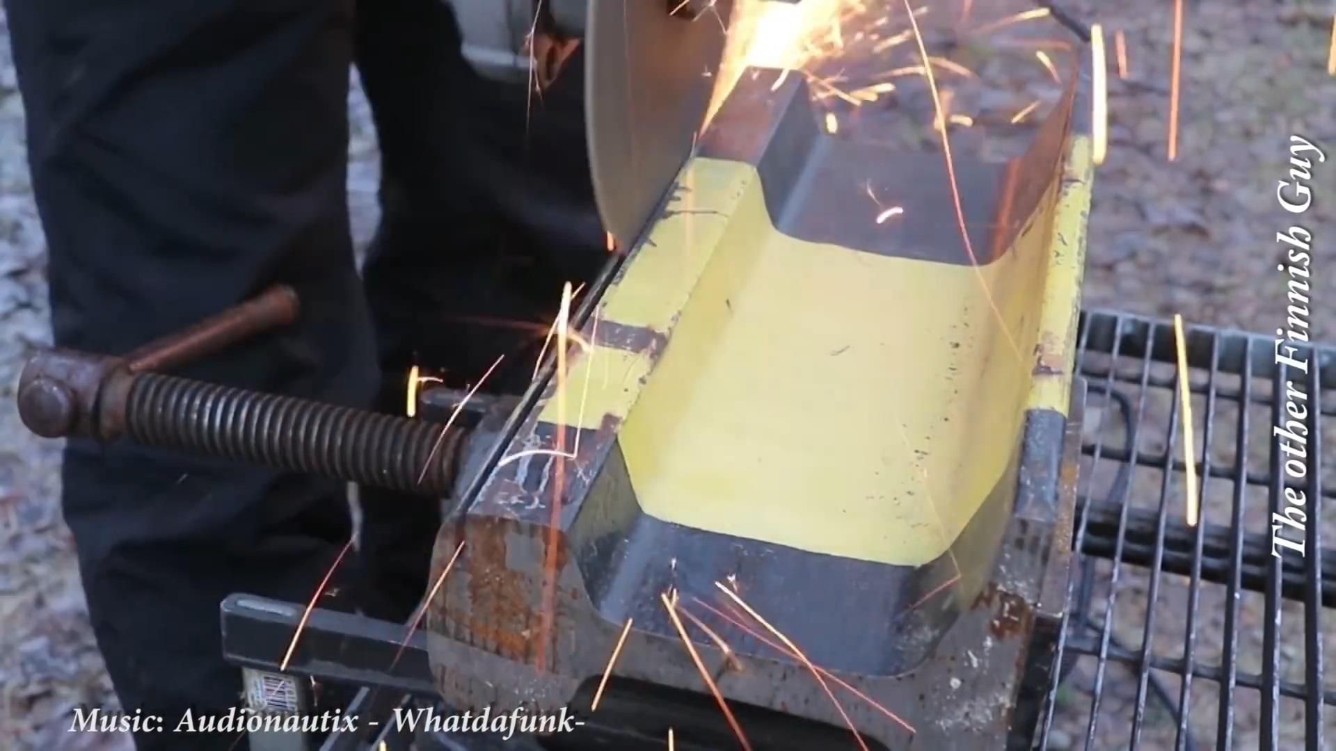 Making Aso / Railroad Track Anvil Using Angle Grinders. : 10 Steps ...