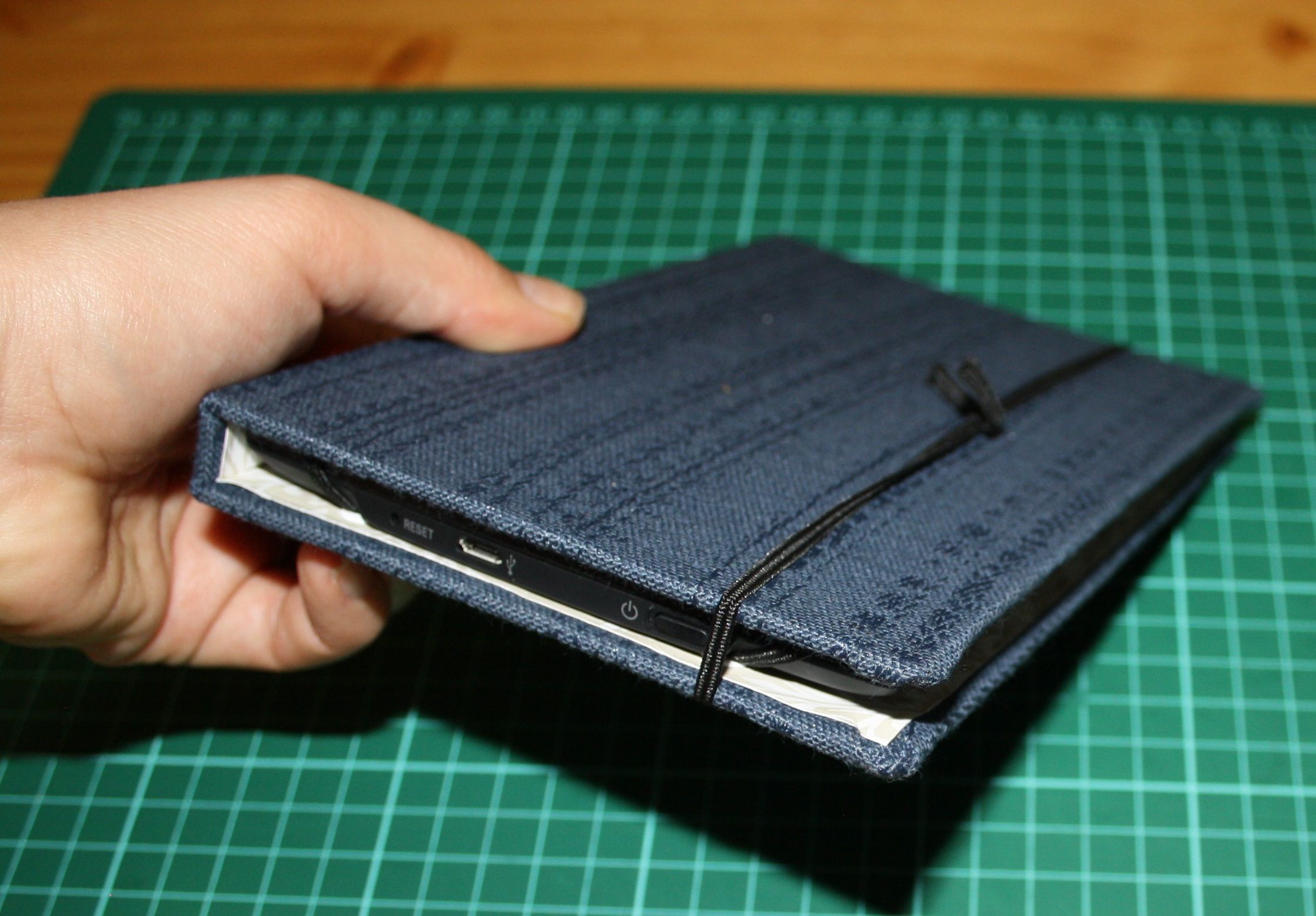 EReader or Tablet Cover : 13 Steps - Instructables