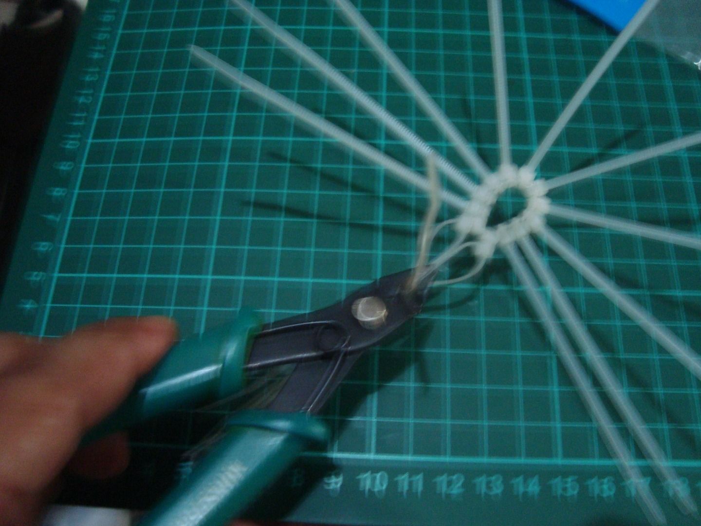 Spider Made From Cable Ties for Props Decor Halloween : 4 Steps (with ...