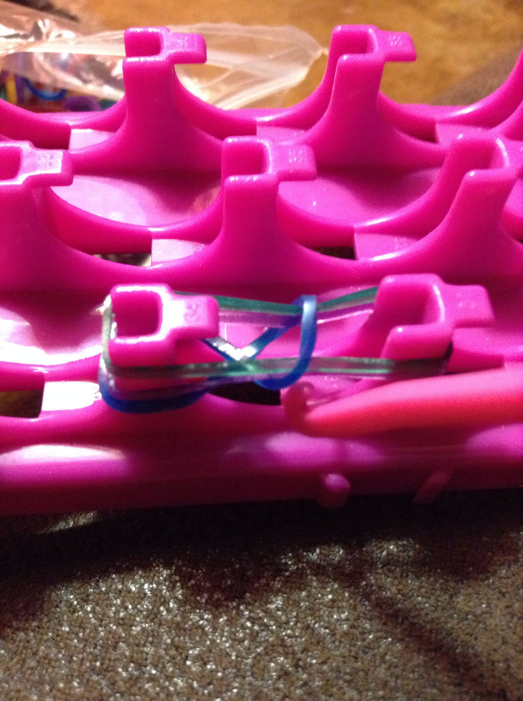 Rainbow Loom Fishtail Bracelet : 25 Steps - Instructables