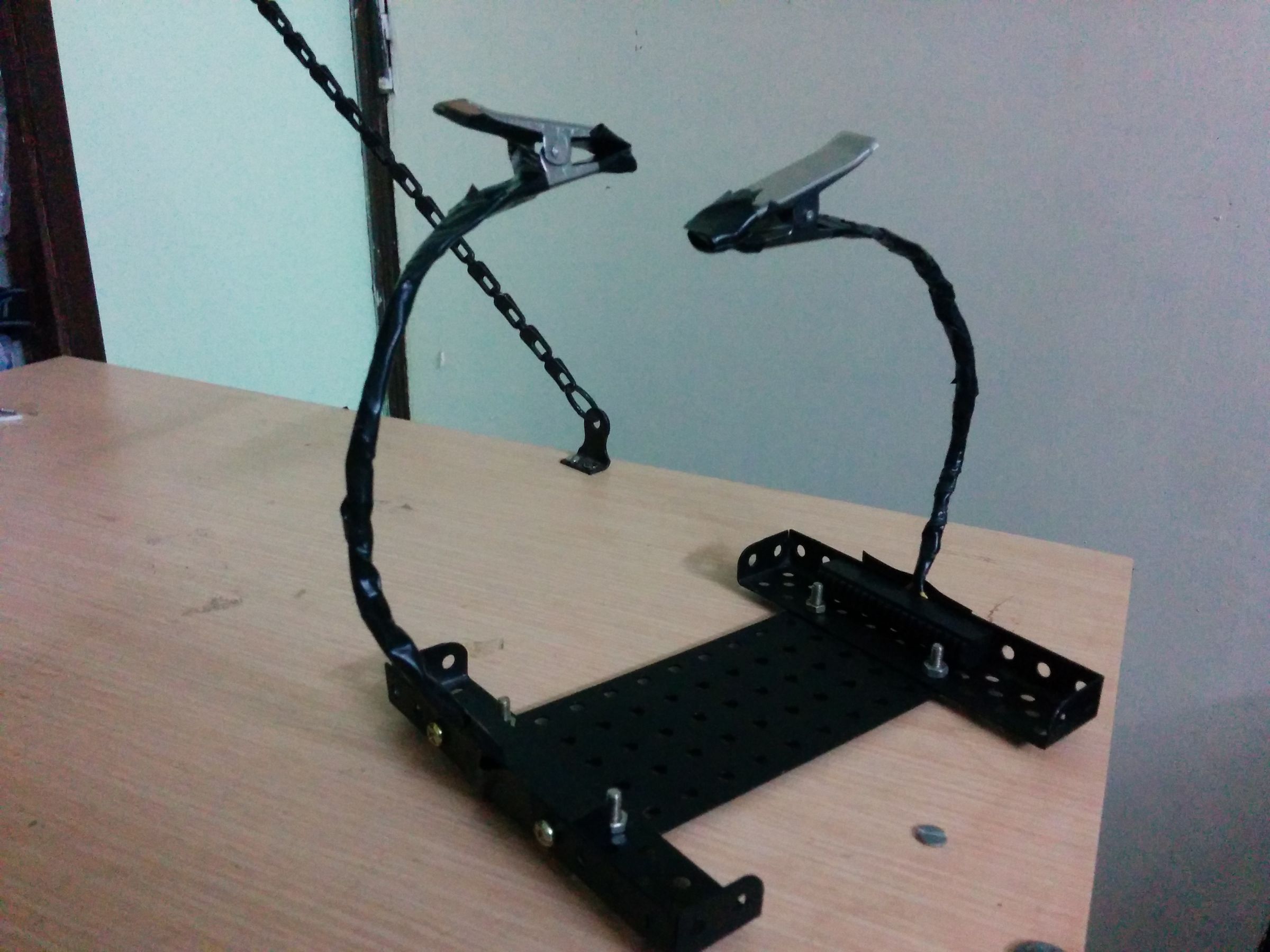 Dirt Cheap DIY Helping Hands! : 5 Steps (with Pictures) - Instructables