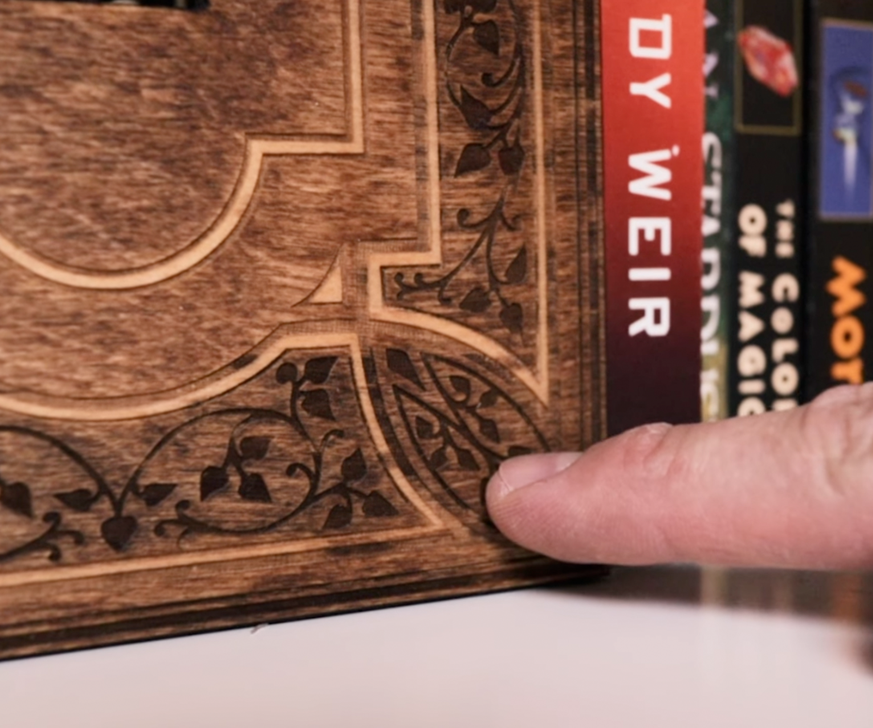 Keyhole Book Nook With Switchable Scenes : 9 Steps (with Pictures ...