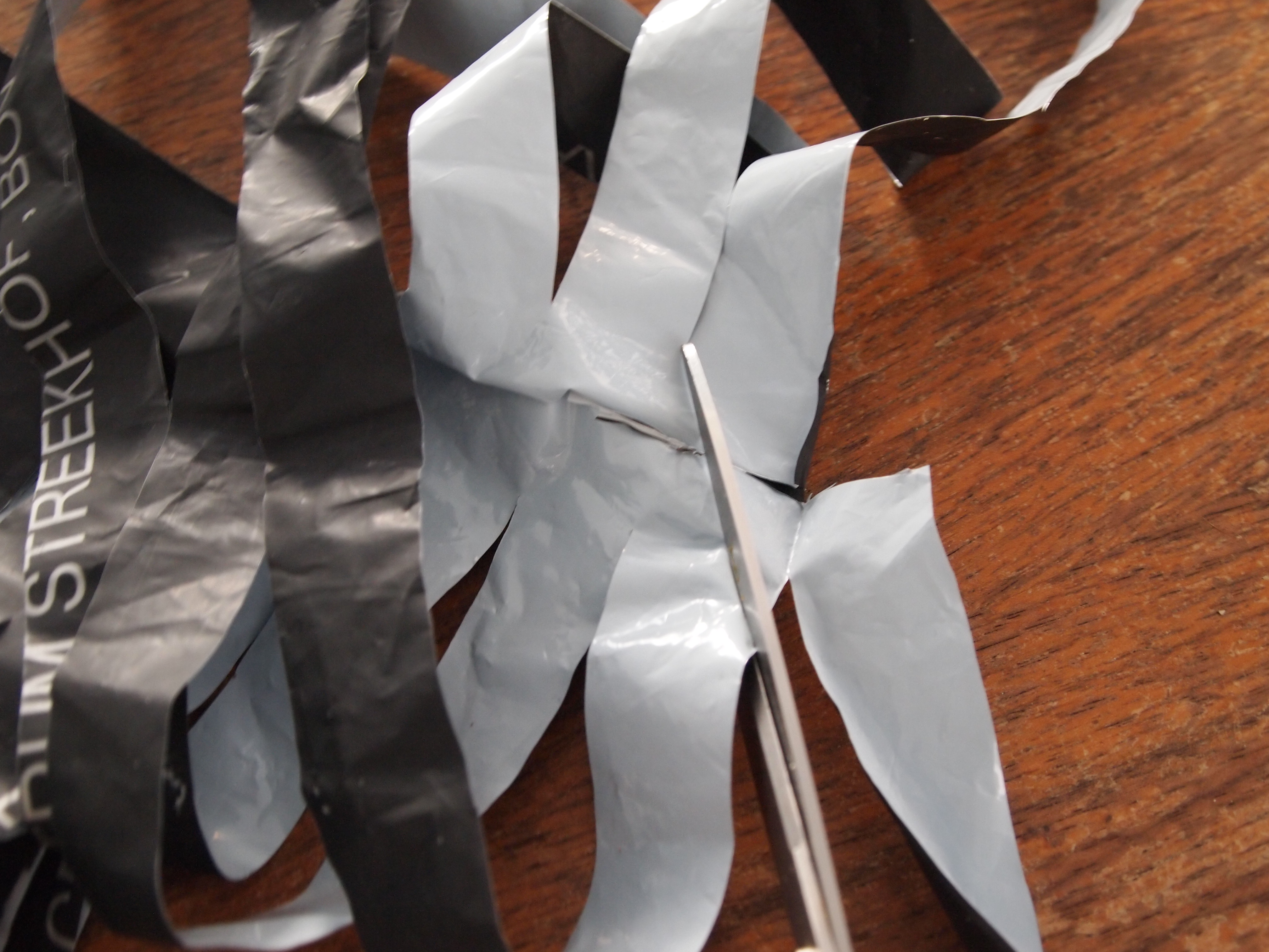 How to Make a Plarn Shopper : 4 Steps (with Pictures) - Instructables