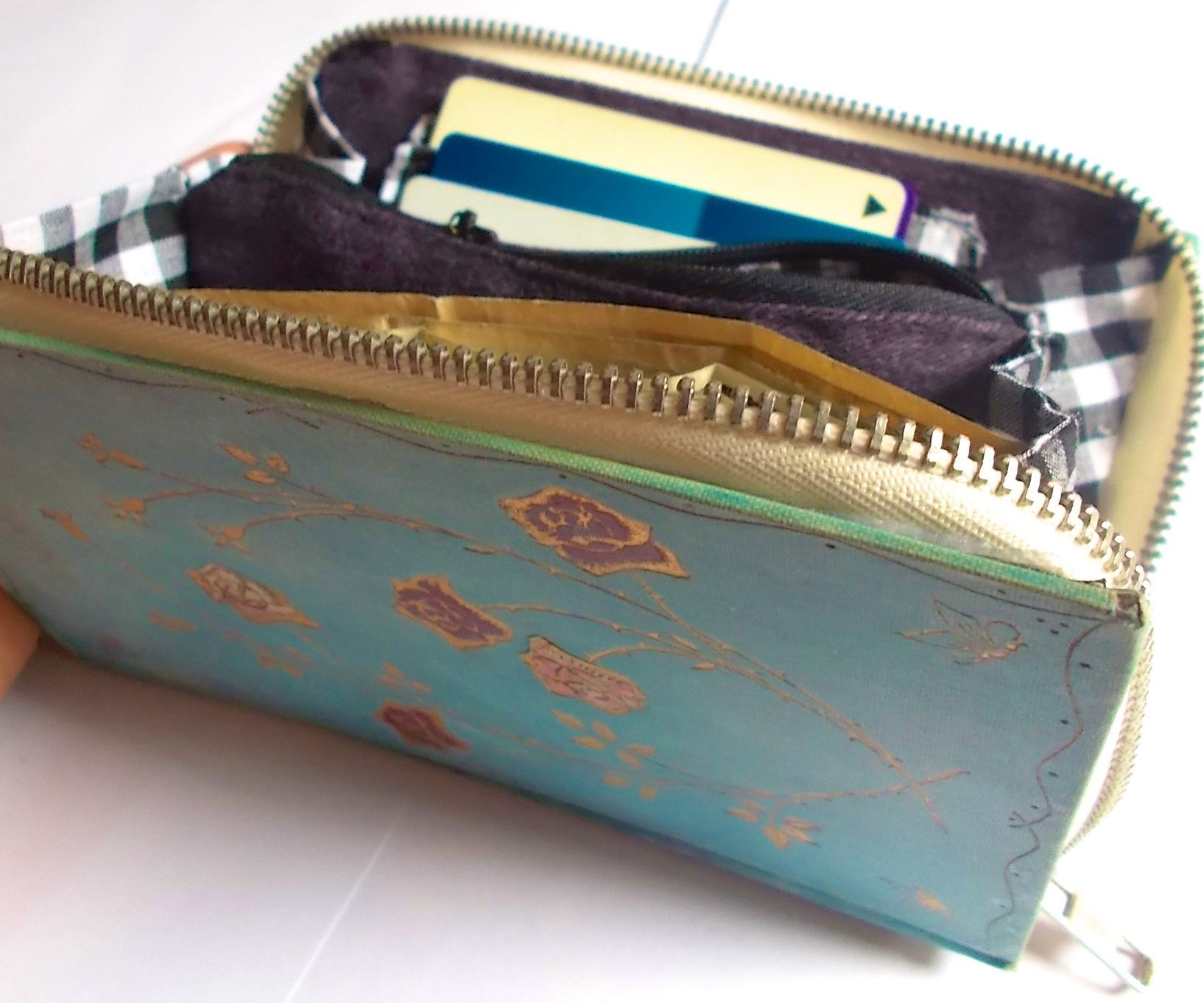 Vintage Book to Wallet : 16 Steps (with Pictures) - Instructables