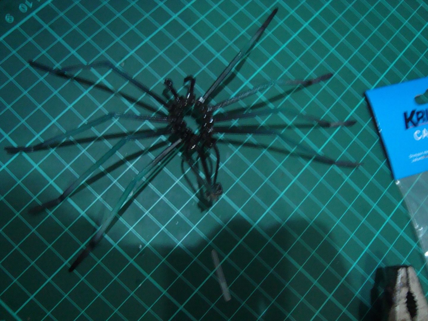 Spider Made From Cable Ties for Props Decor Halloween : 4 Steps (with ...