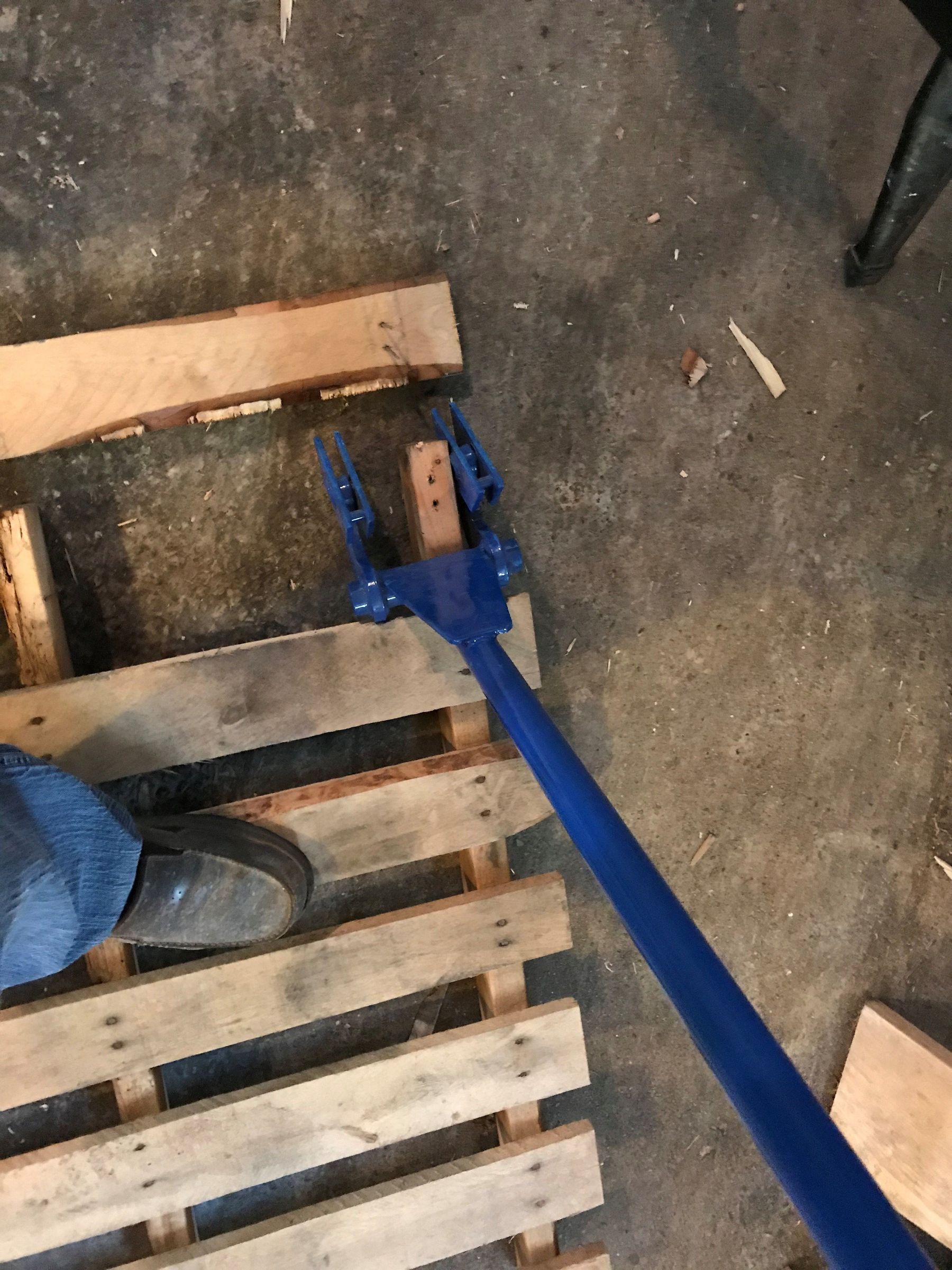 Building a Workbench Out of Pallets : 5 Steps (with Pictures ...