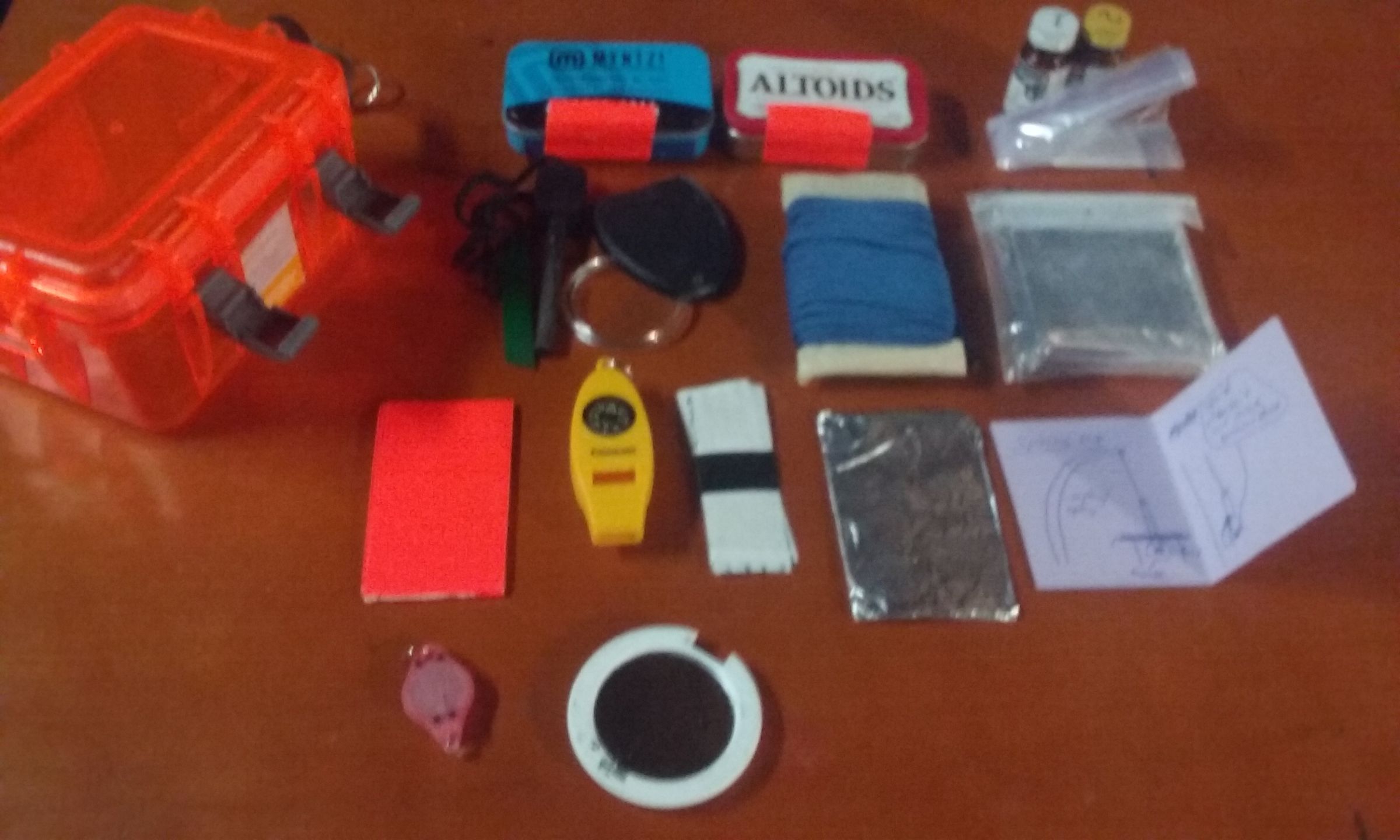 Basic Survival Kit : 8 Steps (with Pictures) - Instructables