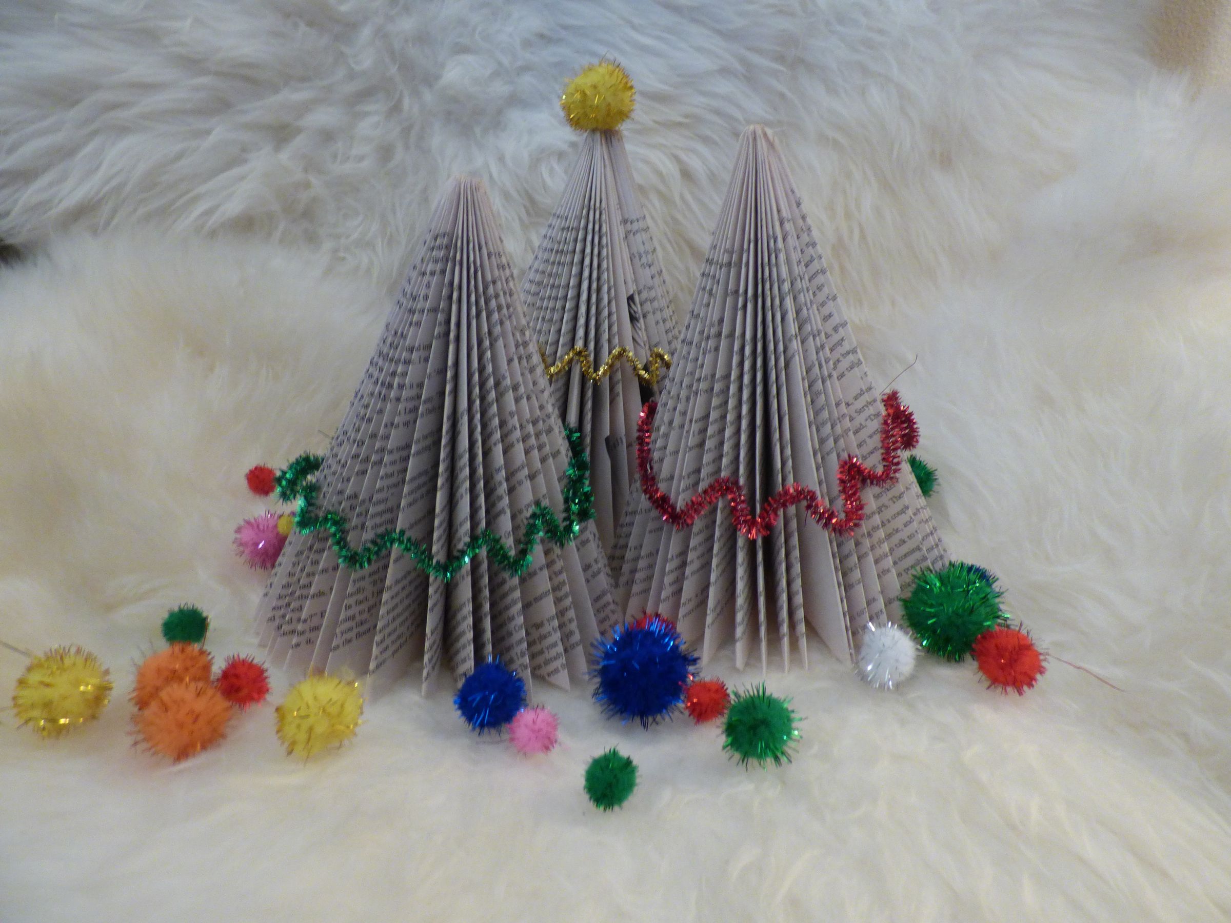 Folded Book Christmas Tree : 8 Steps (with Pictures) - Instructables
