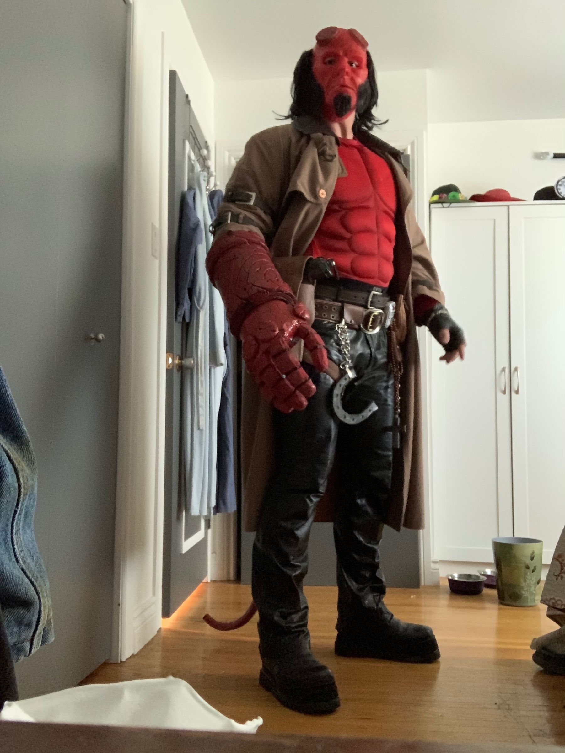 Hellboy Costume : 4 Steps - Instructables