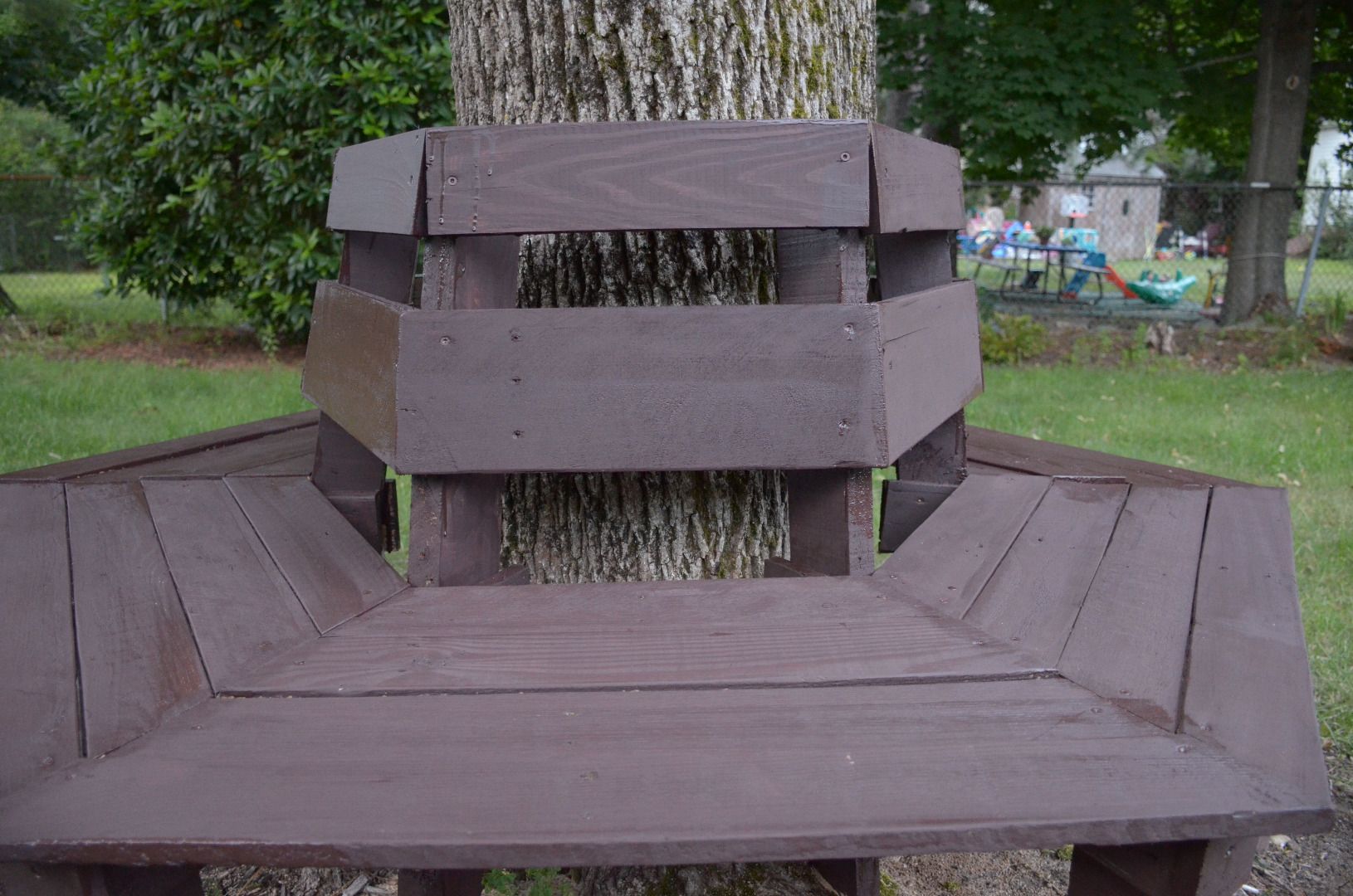 DIY Hexagonal Tree Bench From Wood Pallets - 100% Pallet Wood : 12 ...