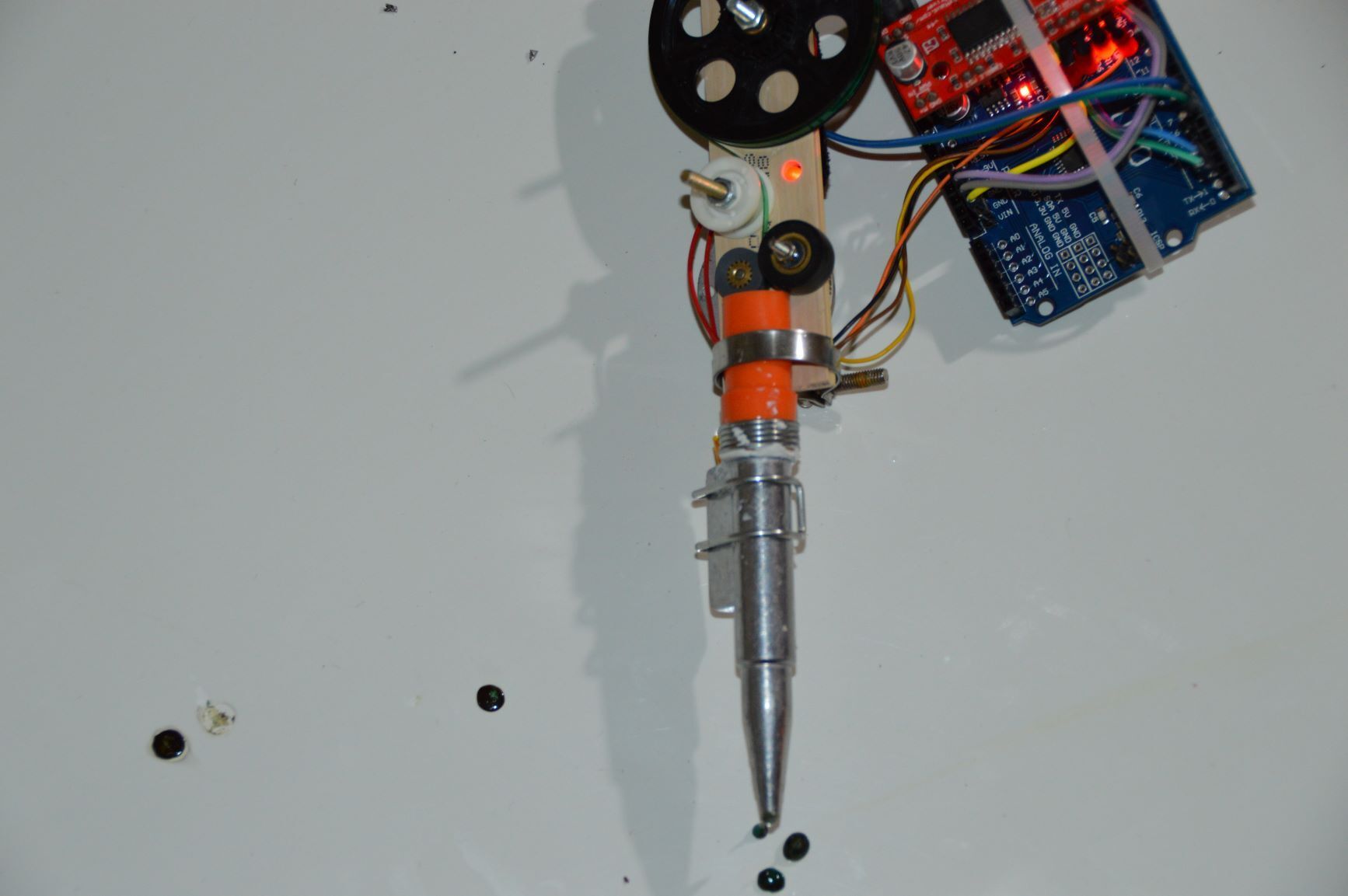 Motorized Recycled Plastic Bottle Glue Gun : 6 Steps - Instructables
